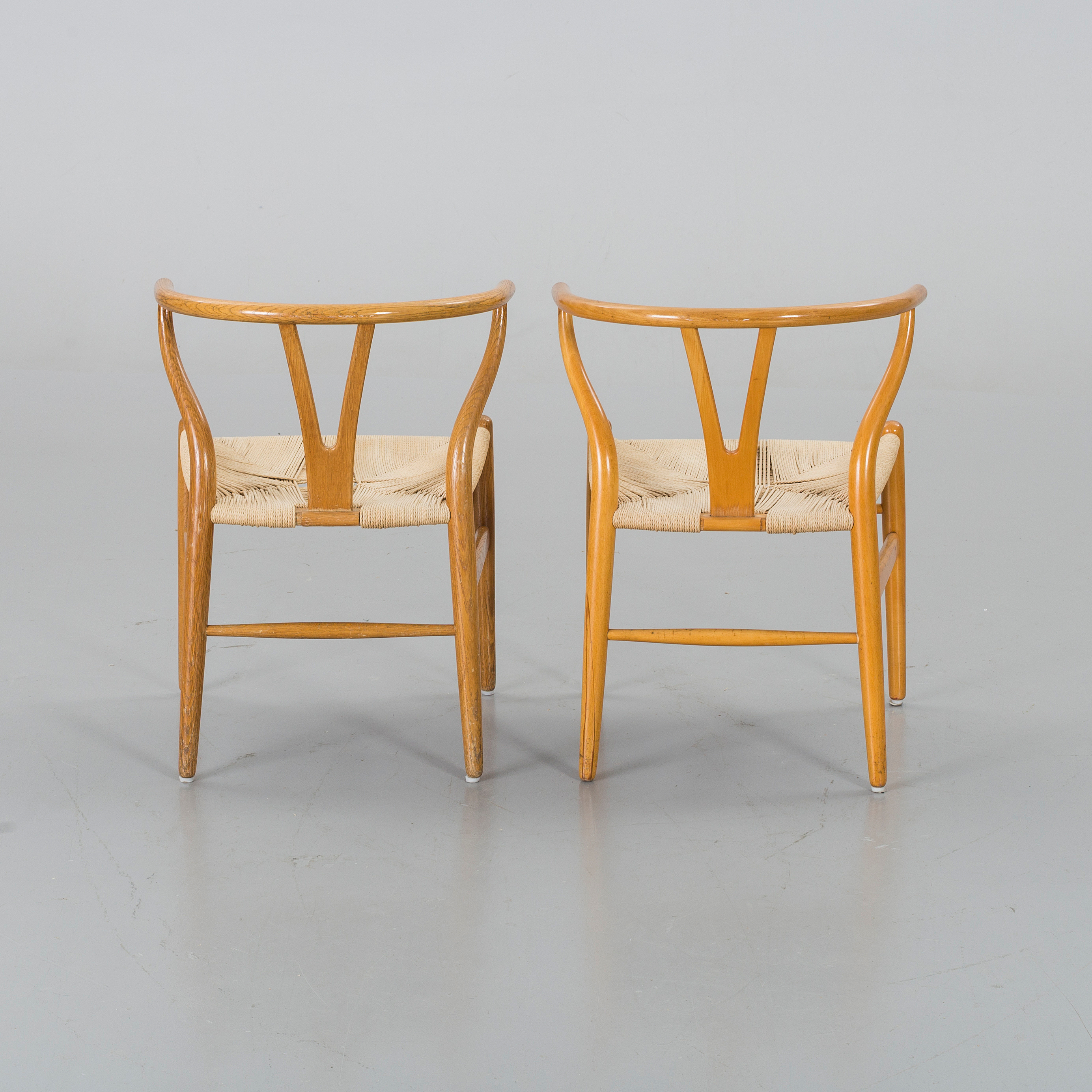 HANS J. WEGNER, "Y-stolen", 2 st, Carl Hansen & Søn. - Bukowskis