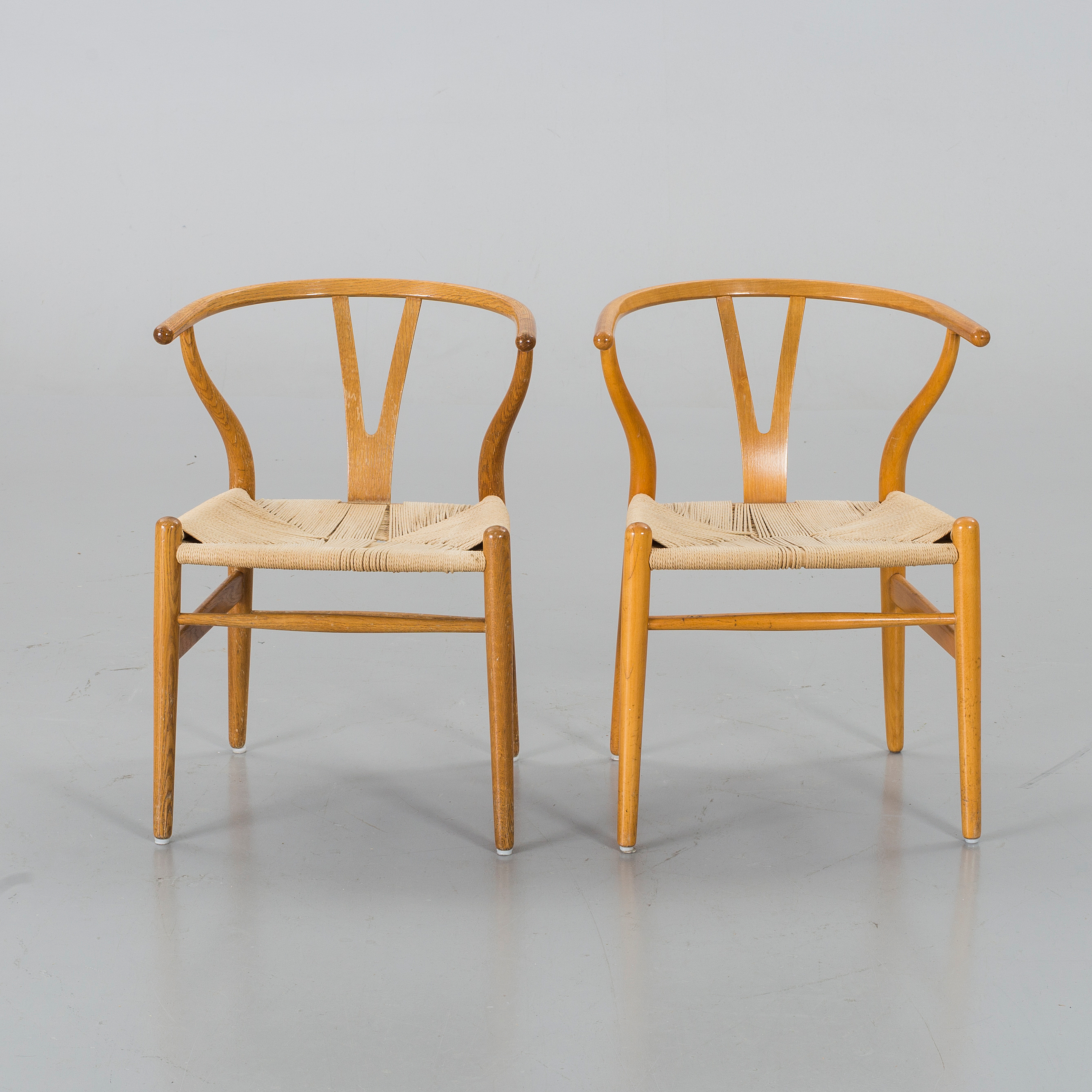 HANS J. WEGNER, "Y-stolen", 2 st, Carl Hansen & Søn. - Bukowskis