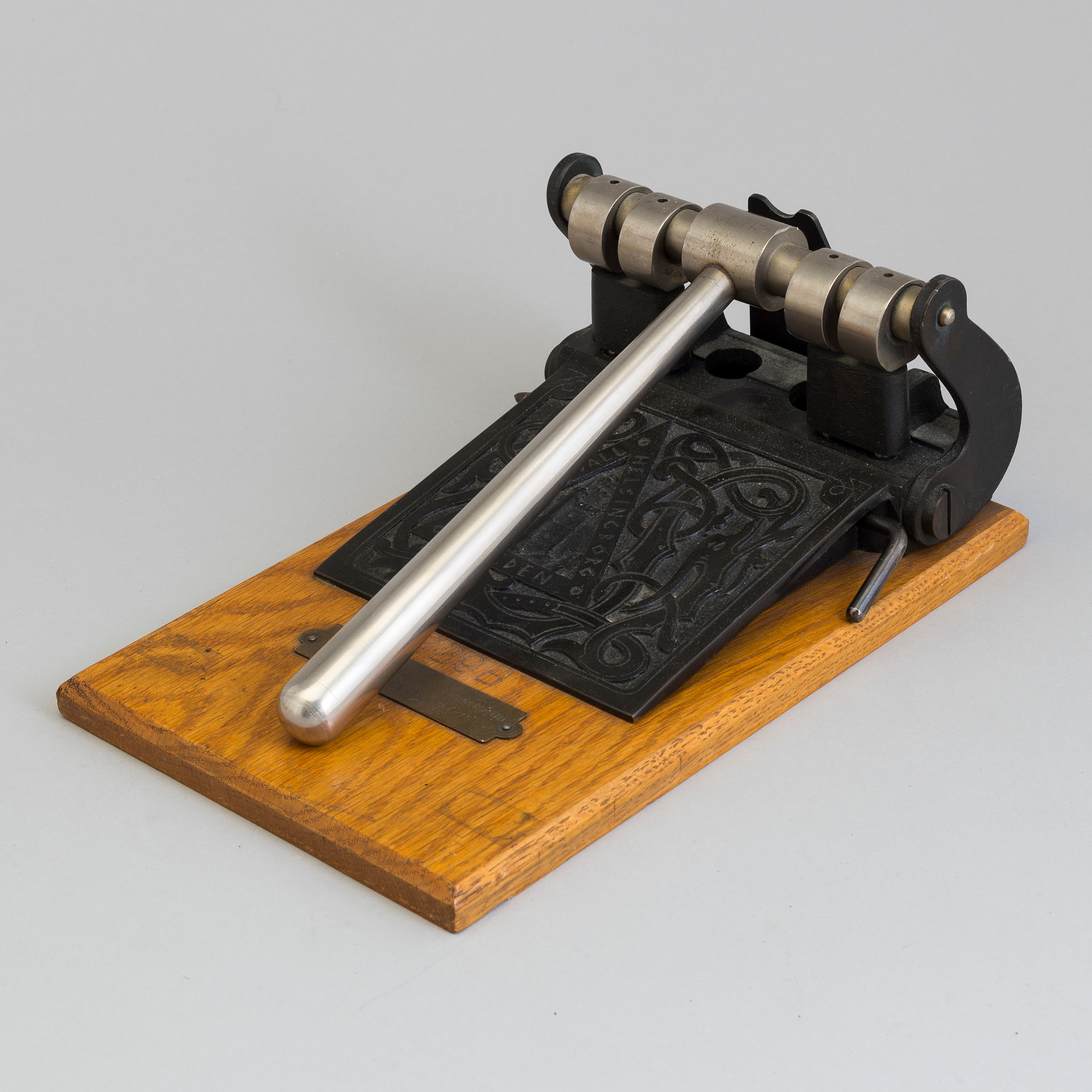 A early 20th century perforator. - Bukowskis