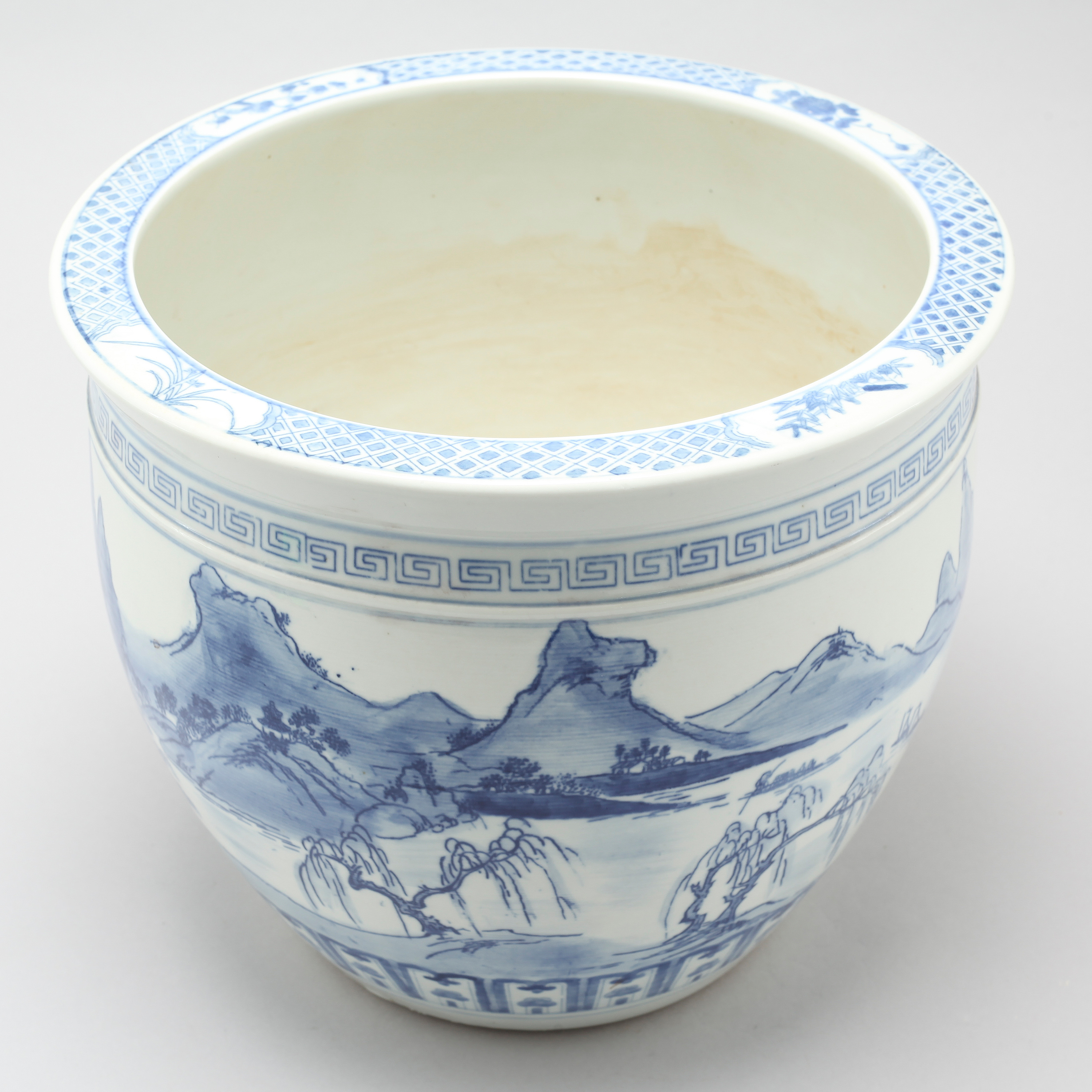 A 20th century Chinese fish basin. - Bukowskis