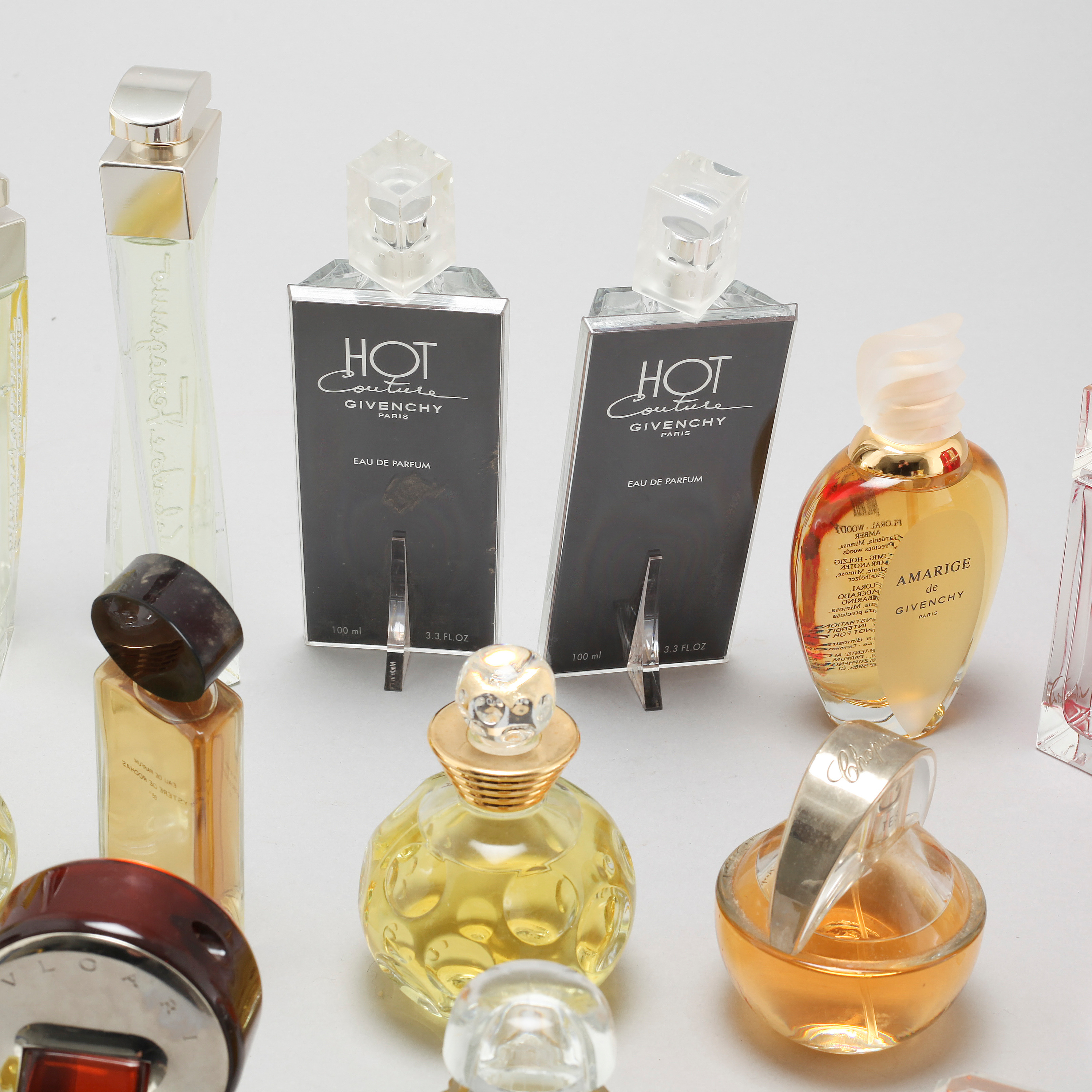 17 so called factices and 7 perfume testers. - Bukowskis