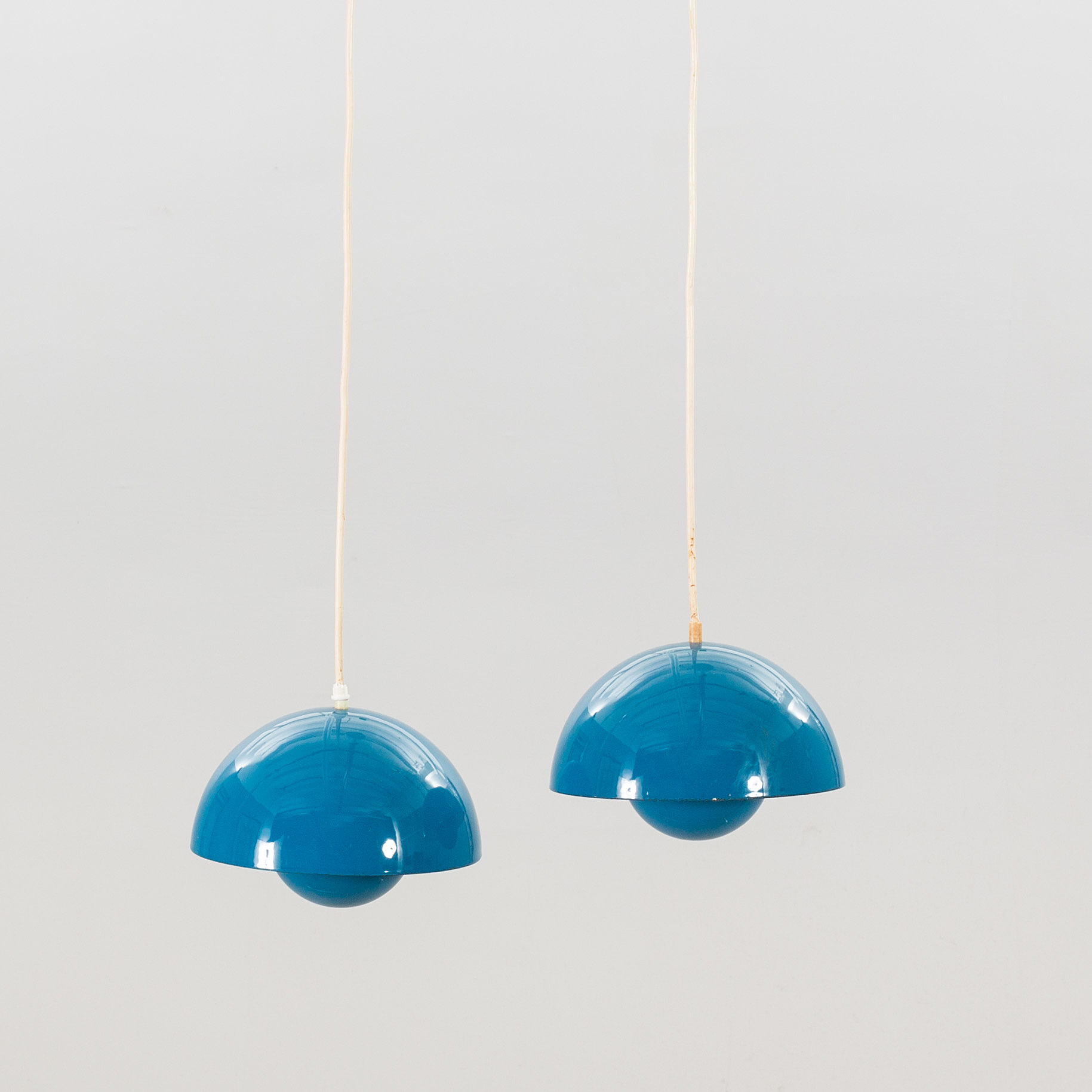 A PAIR OF VERNER PANTON "FLOWER POT" CEILING LAMPS. - Bukowskis