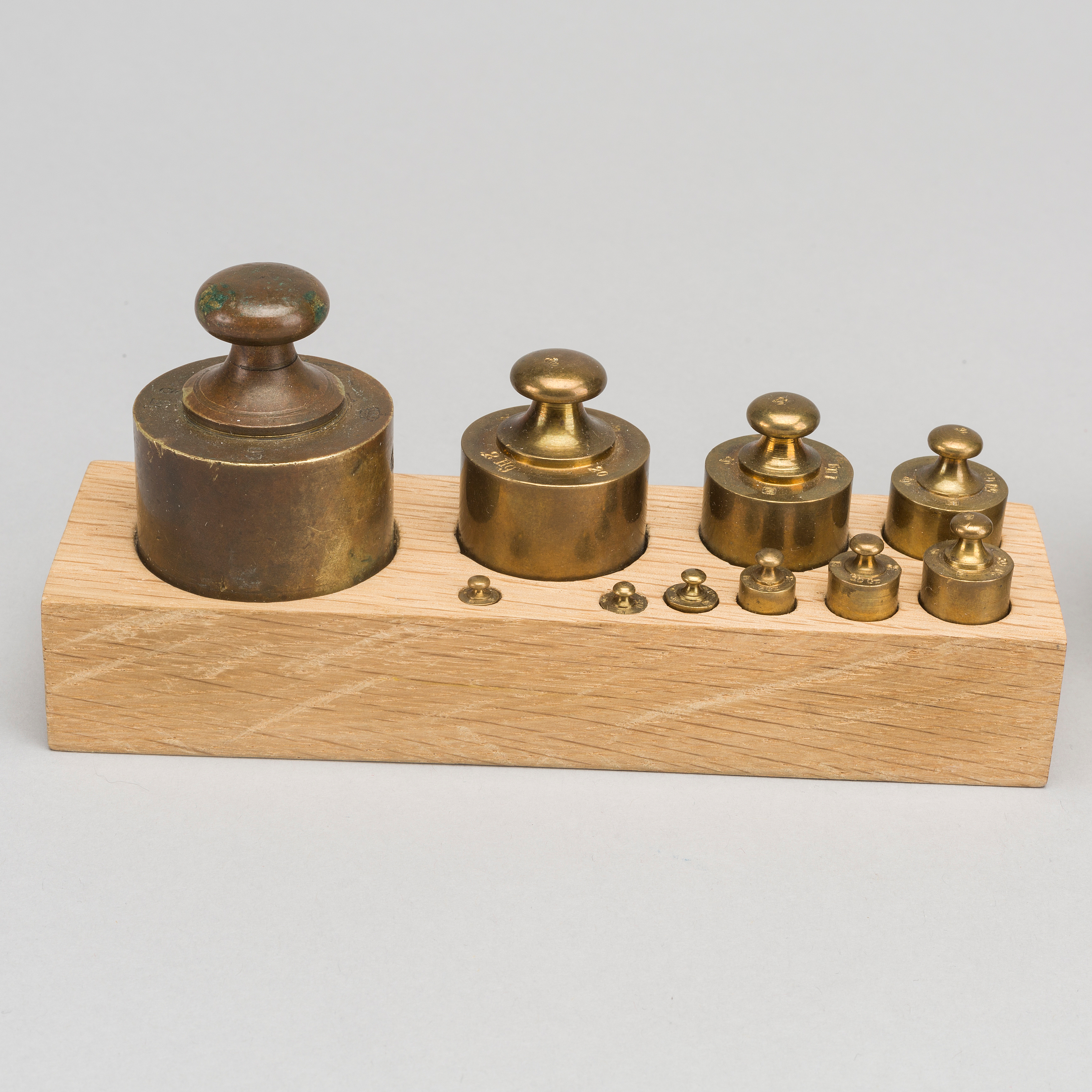 VIKTER 13 st Sverige 18/1900-tal. - Bukowskis