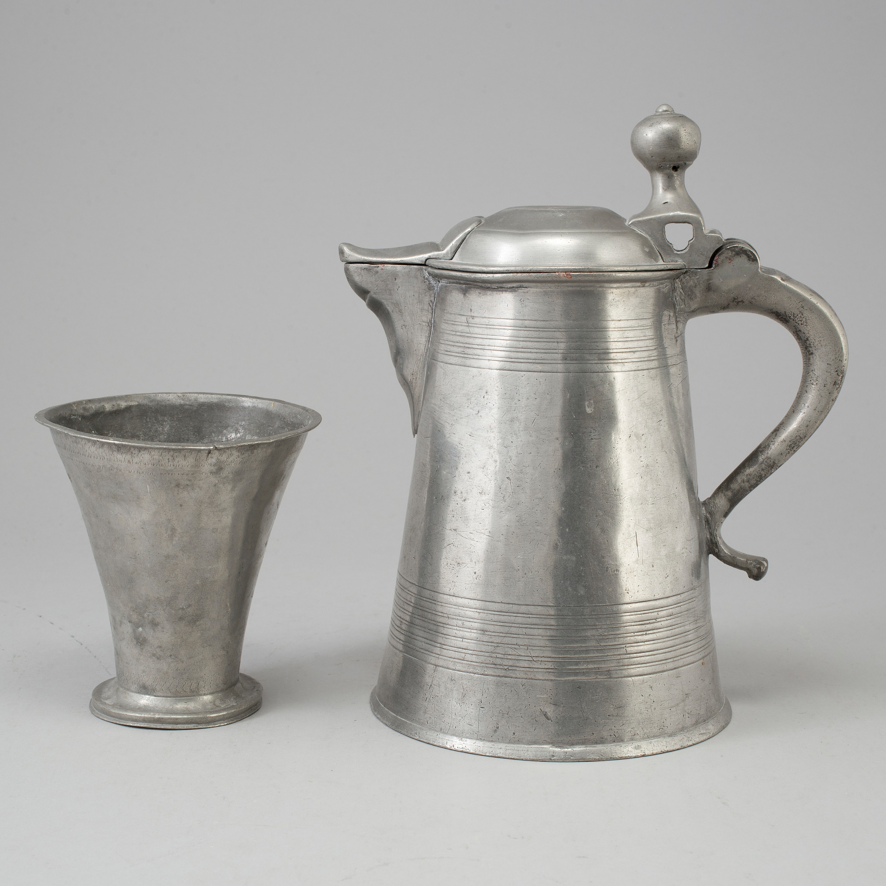 13 pewter items, 19th Century. - Bukowskis