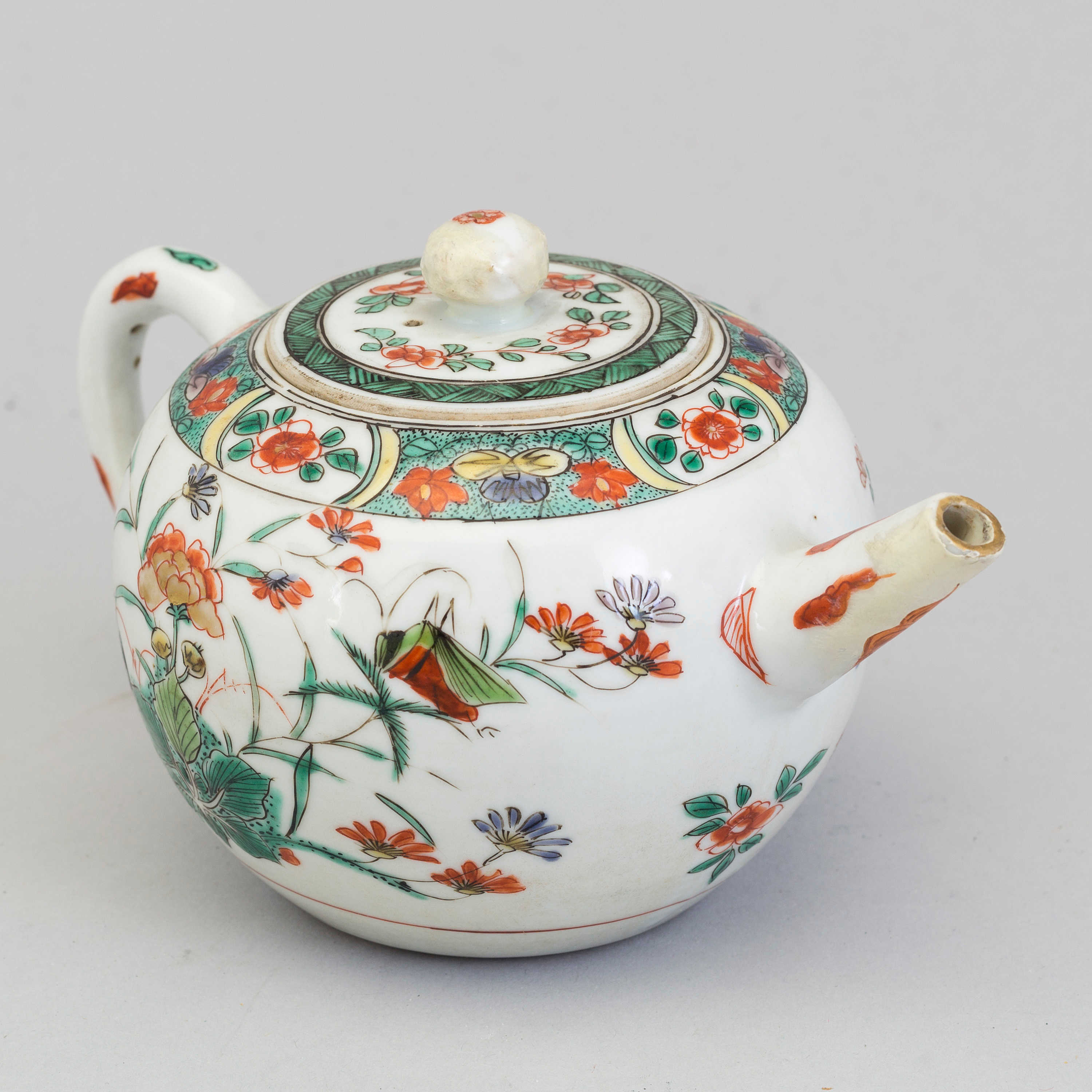 A Chinese porcelain teapot, Qianglong 1736-1795. - Bukowskis