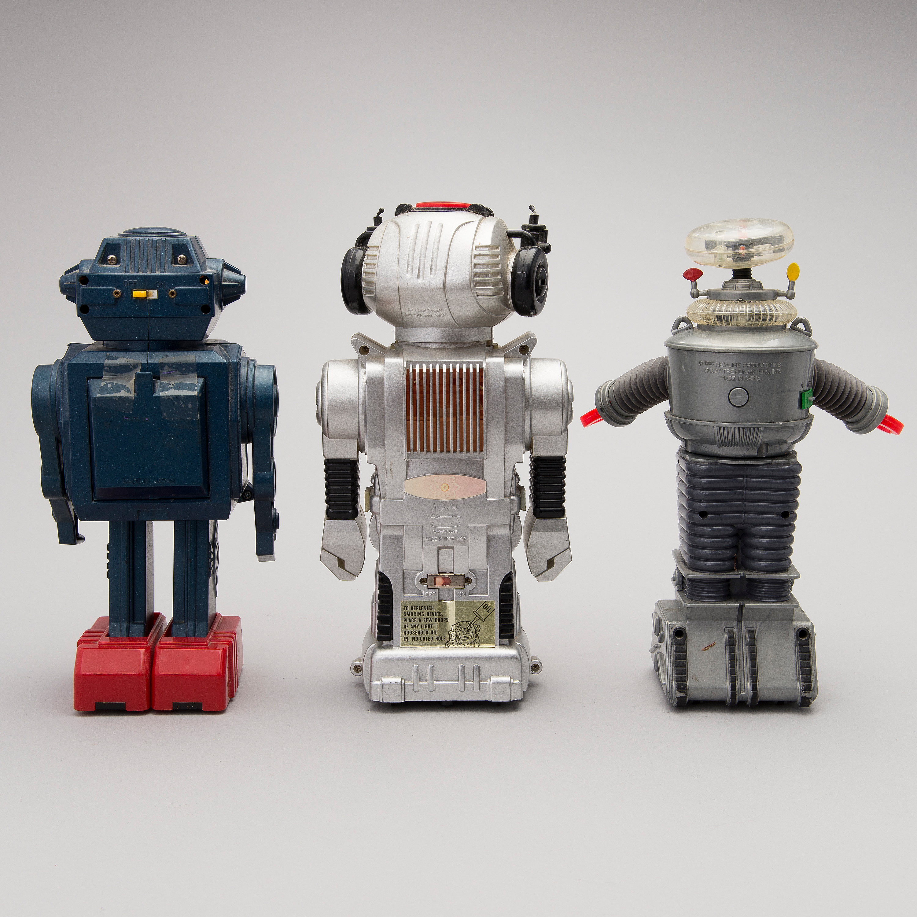 Three Vintage Toy Robots and a Table Clock. - Bukowskis