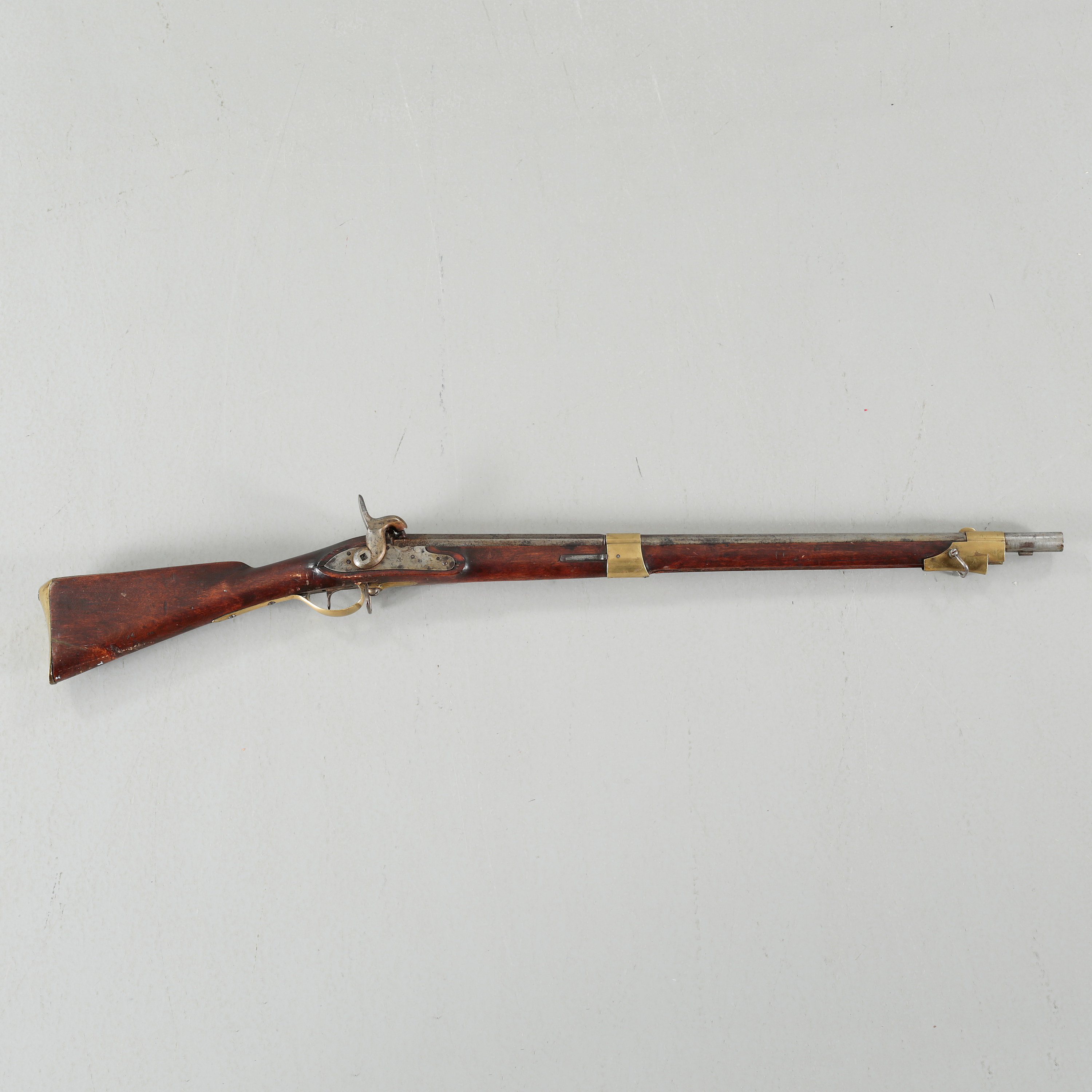 A percussion rifle, remade from flintlock rifle m/1820. - Bukowskis