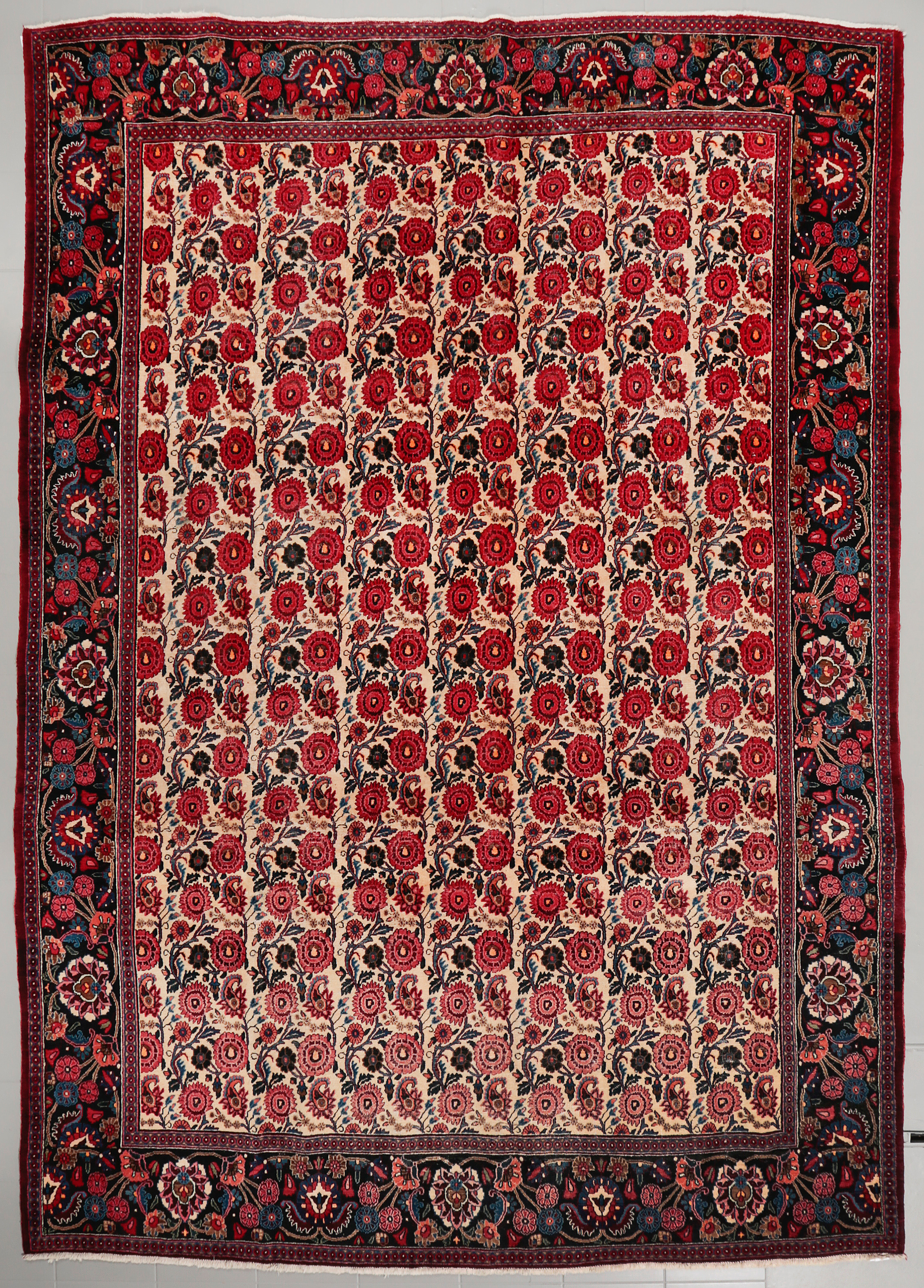A Yazd rug, ca 370 x 260 cm. - Bukowskis