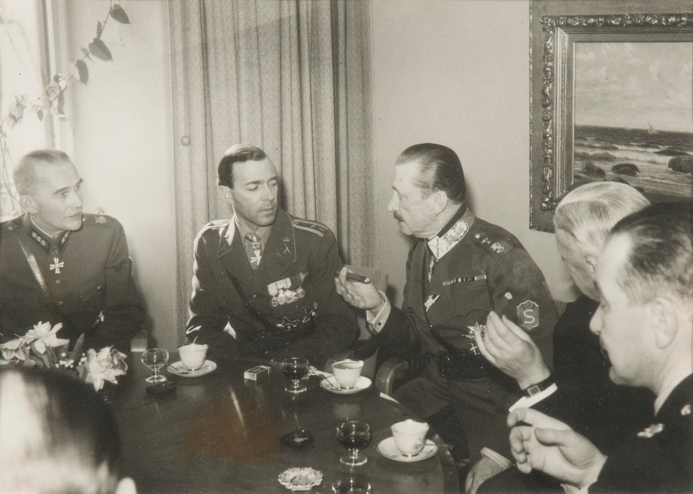 Four framed photos of Marshall Mannerheim. - Bukowskis