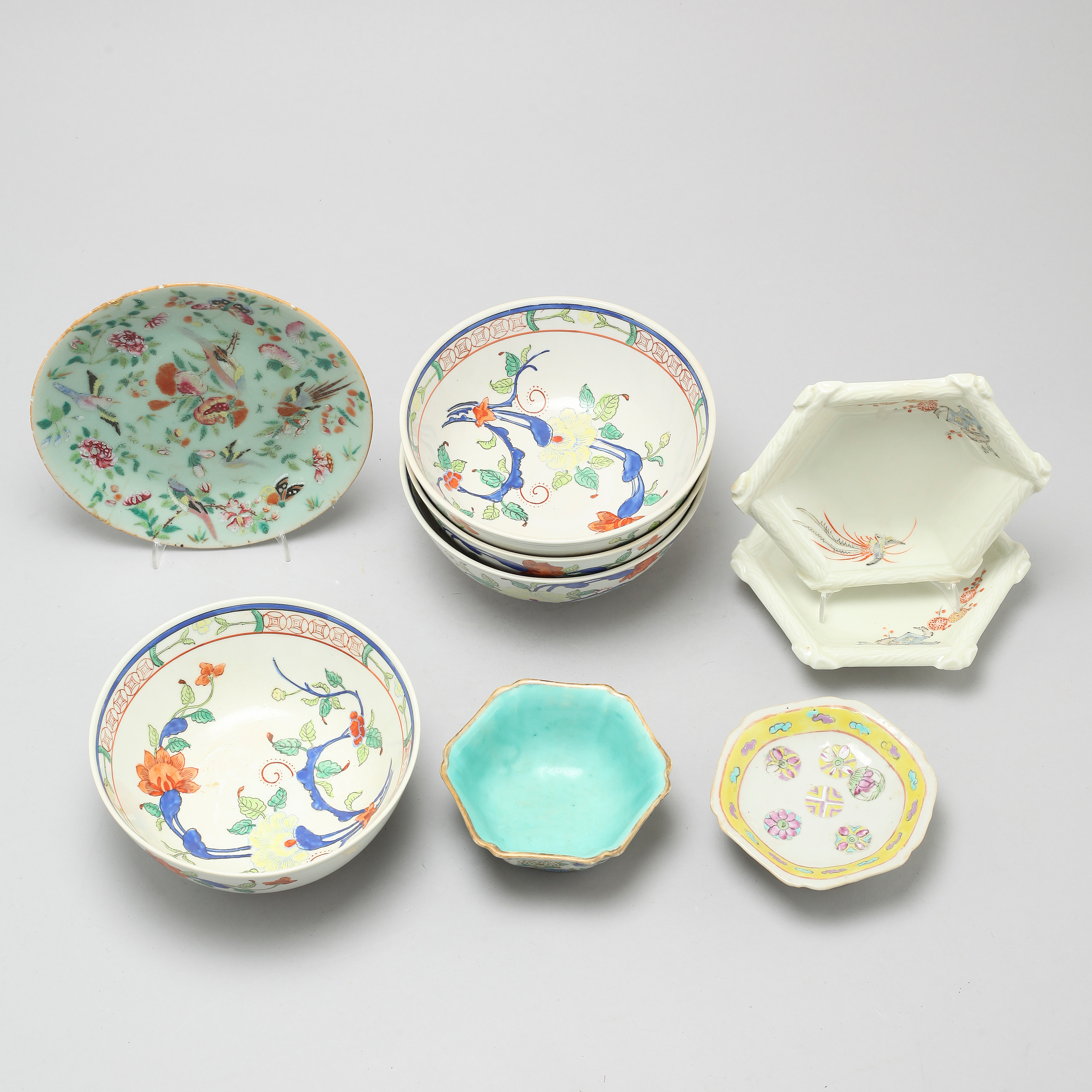 Nine porcelain items from China, made around year 1900 and 20th century ...