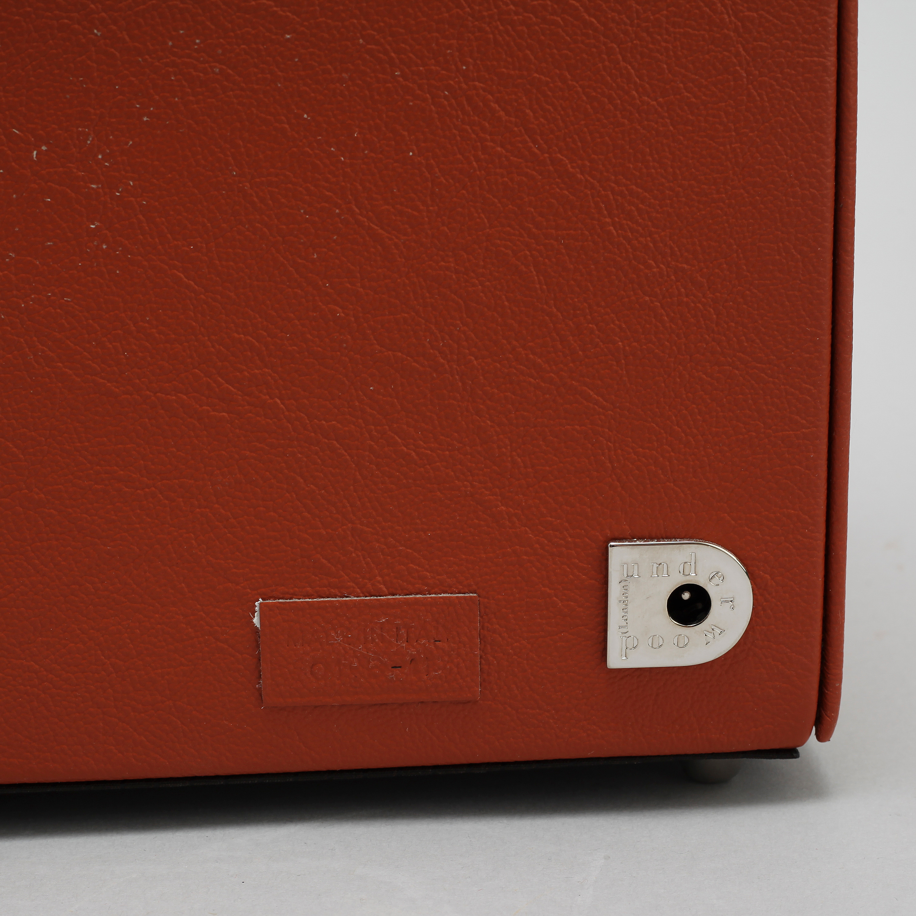 UNDERWOOD, London, "UN/902-TAN E", watch winder, 2012. - Bukowskis