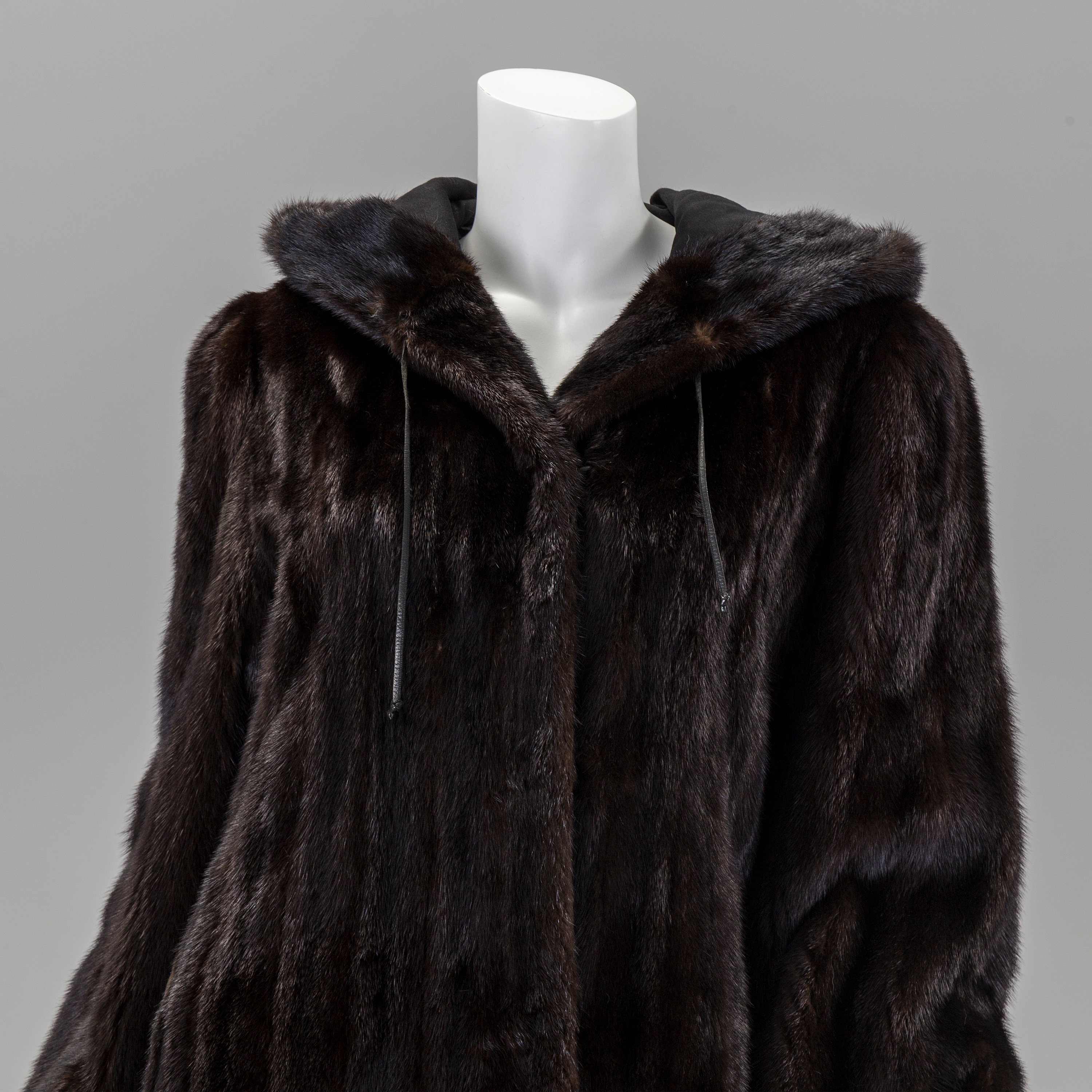 A mink coat by Saga Mink, in size 38/40. - Bukowskis