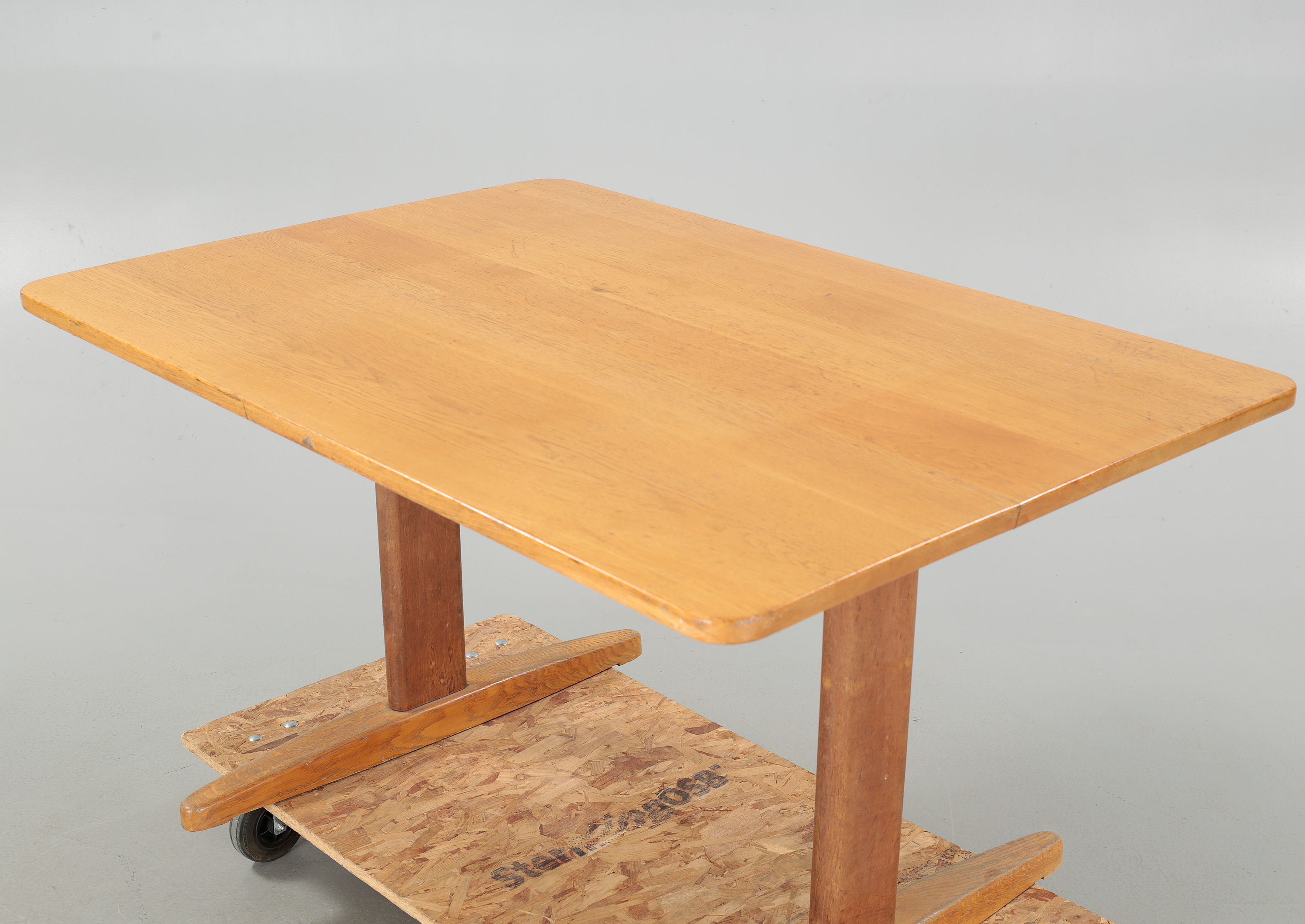 A table from the Øresund collection, designed by Børge Mogensen for ...