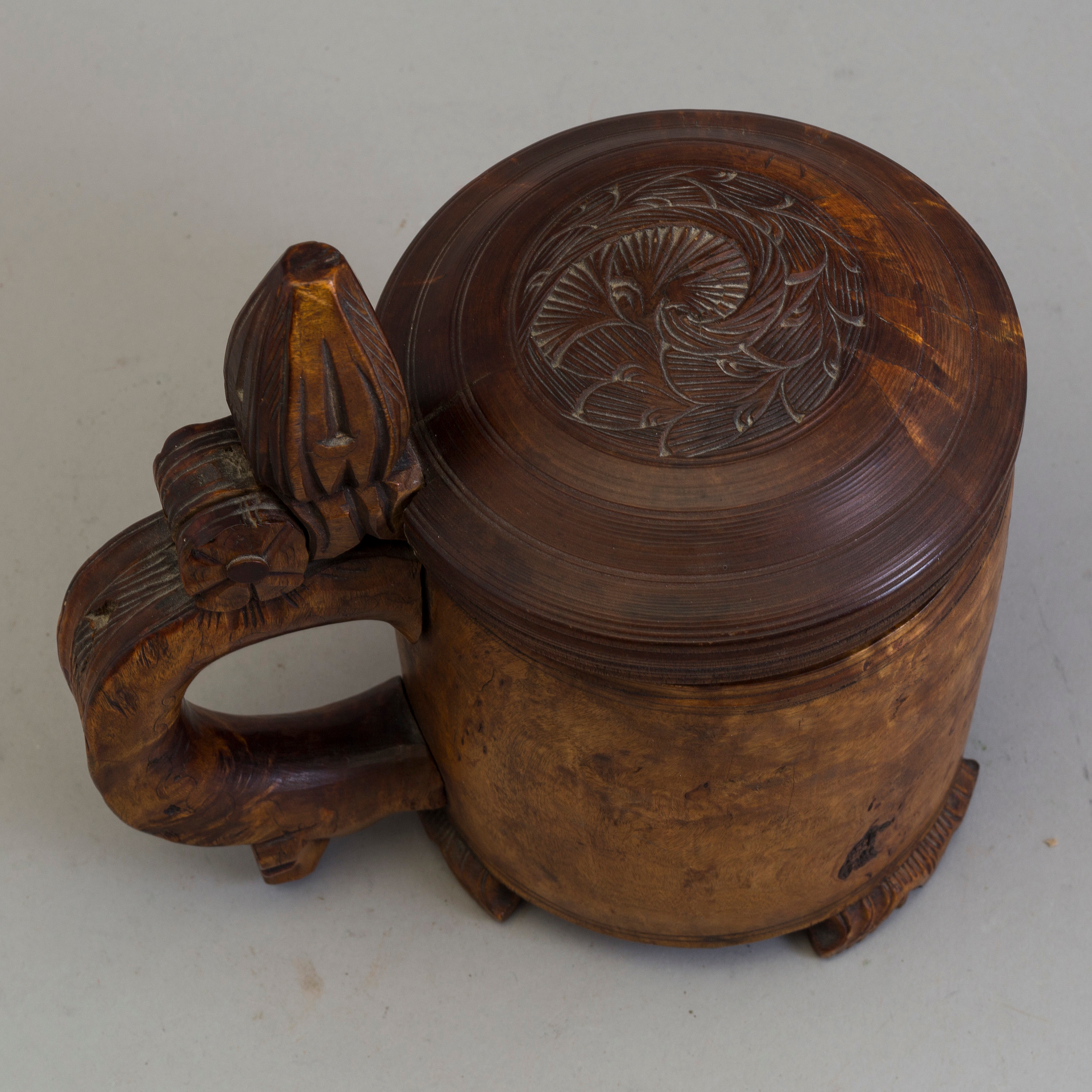 AN 18TH CENTURY BIRCH NORWEGIAN TANKARD. - Bukowskis