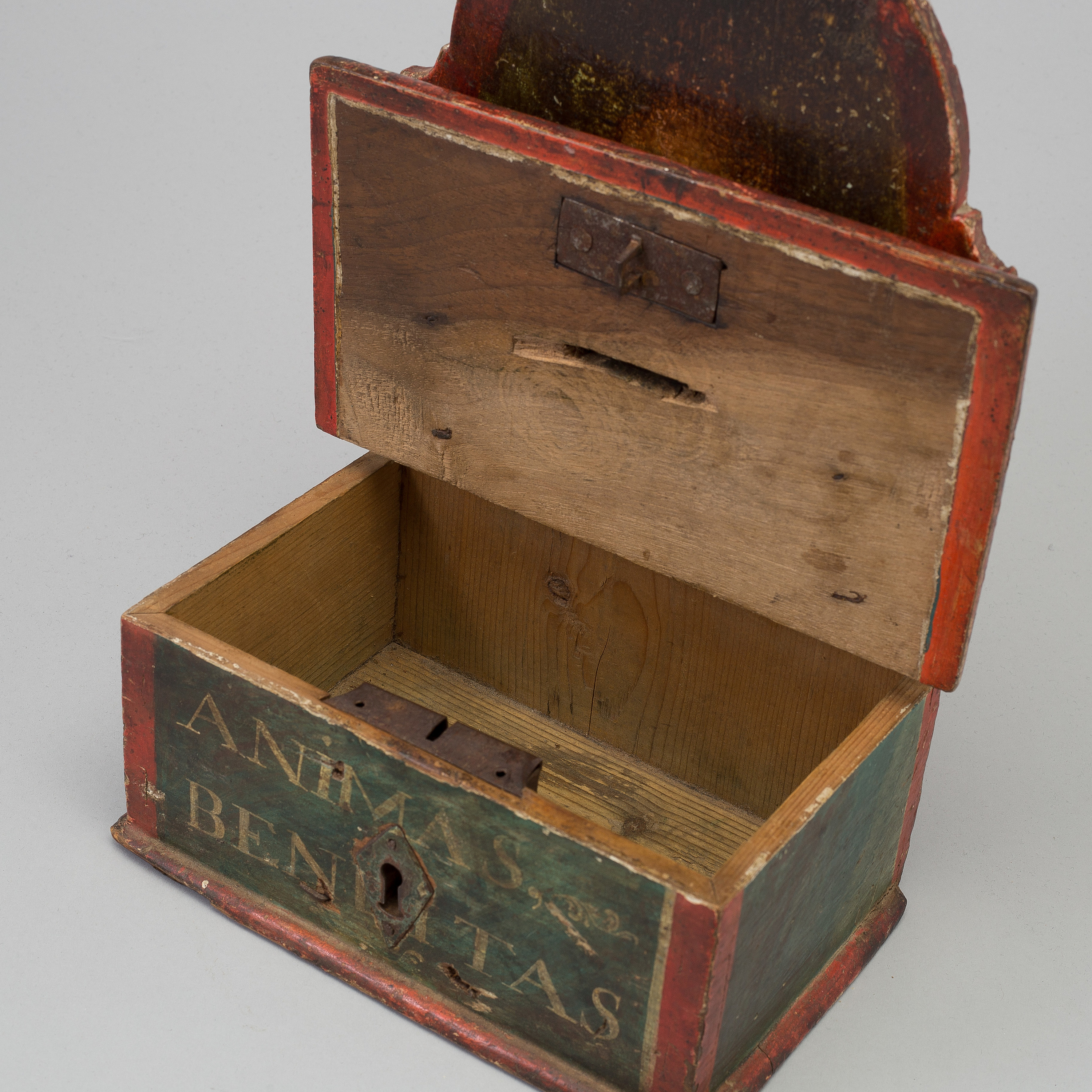 A PAINTED WOODEN OFFERING BOX, probably 17th century. - Bukowskis