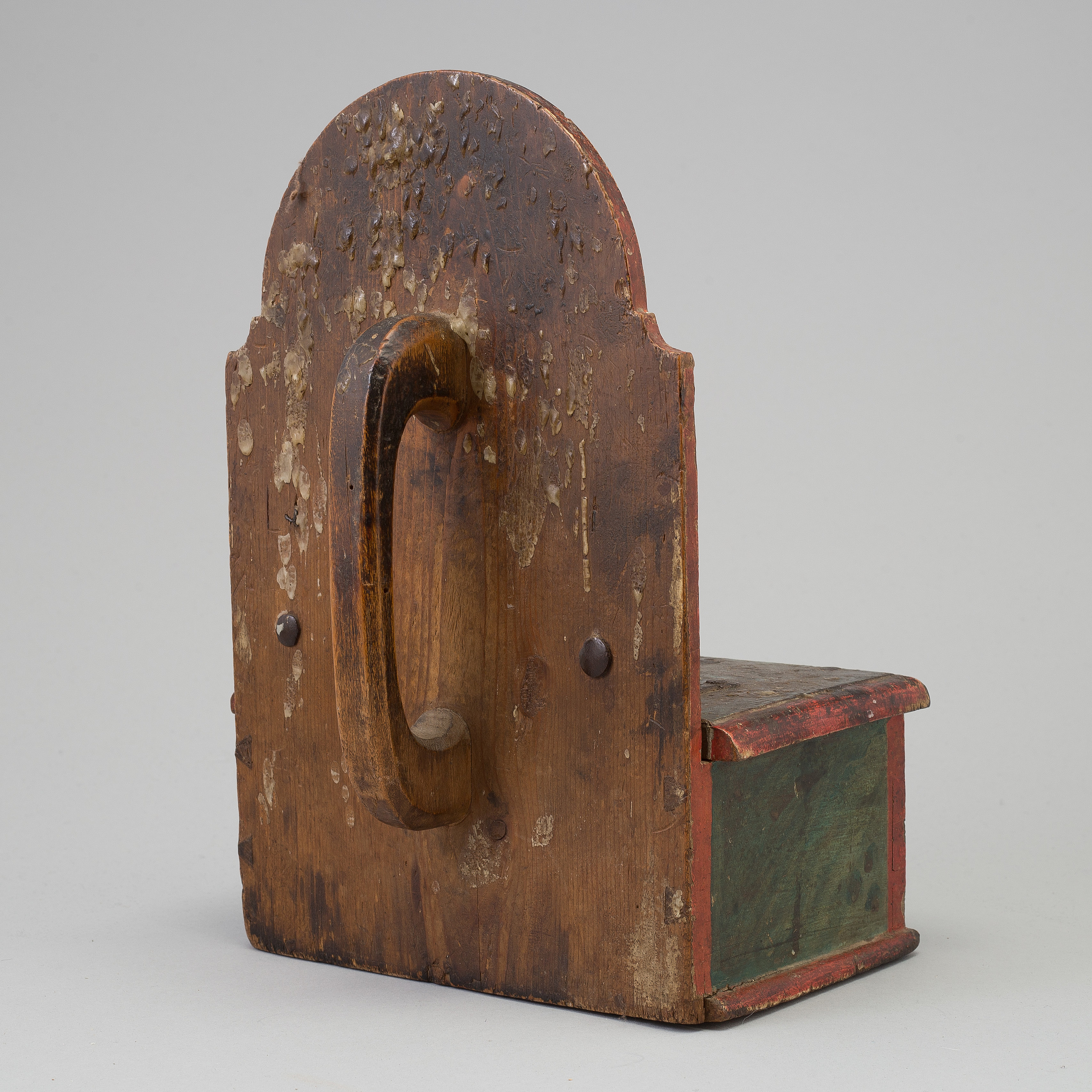 A PAINTED WOODEN OFFERING BOX, probably 17th century. - Bukowskis