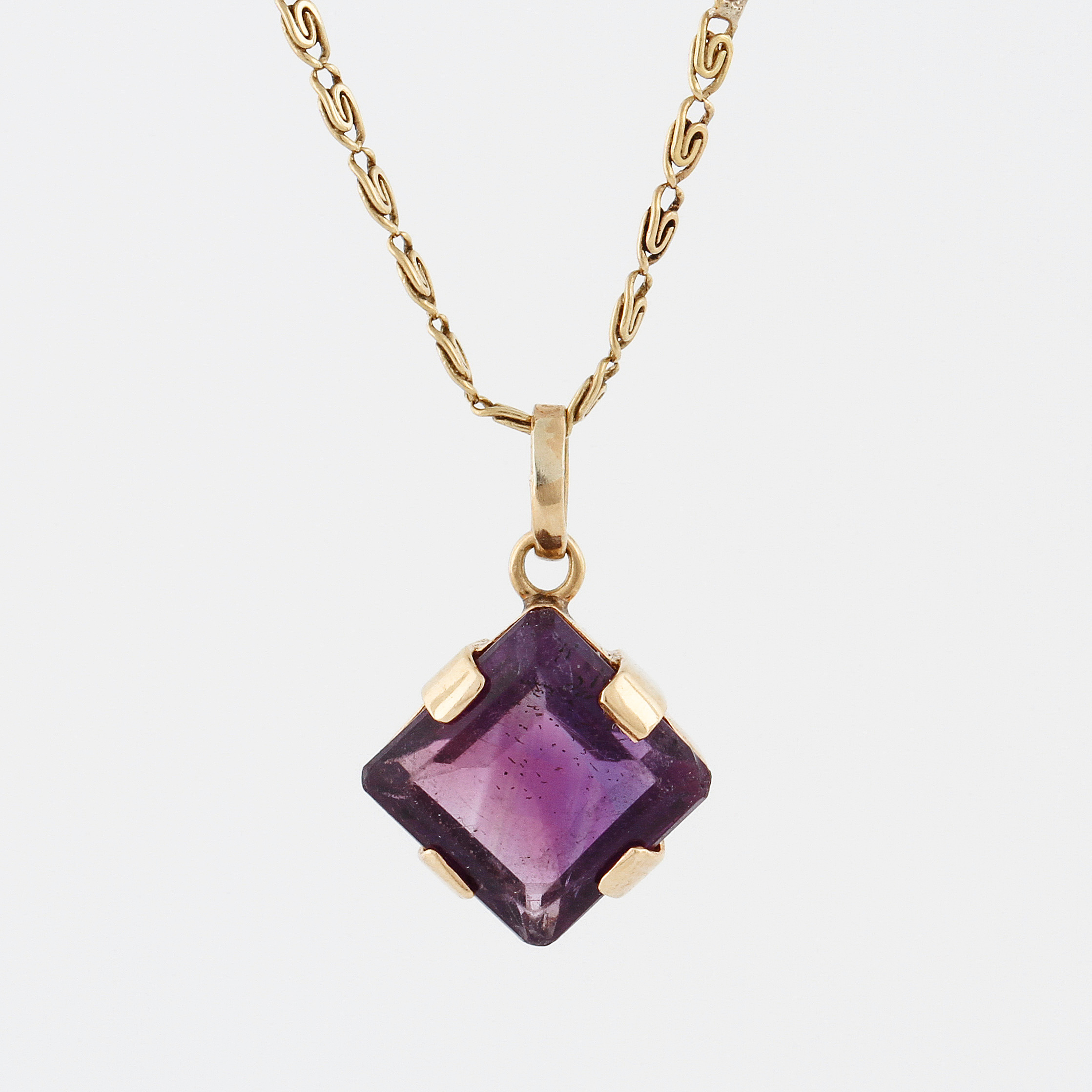 A facet cut amethyst pendant. - Bukowskis