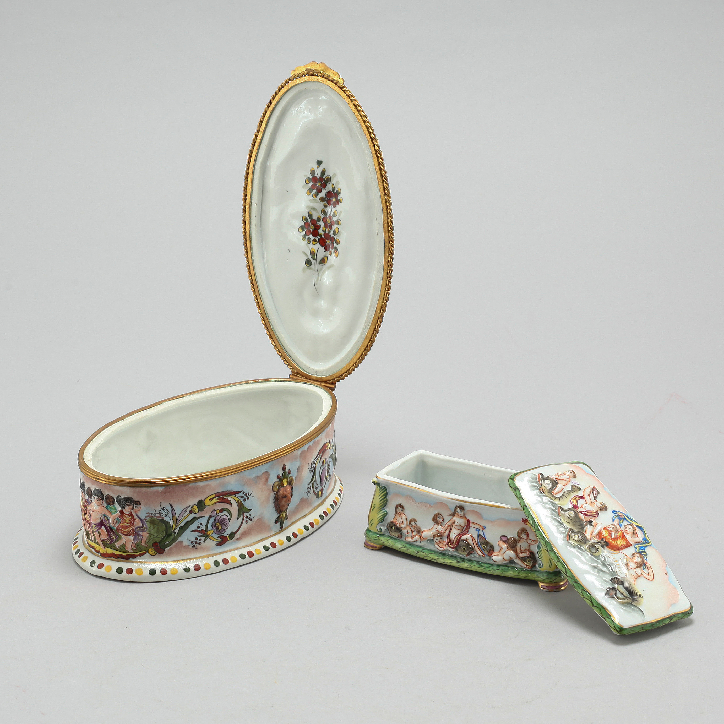 Two porcelain boxes in Capo di Monte style, 20th century. - Bukowskis