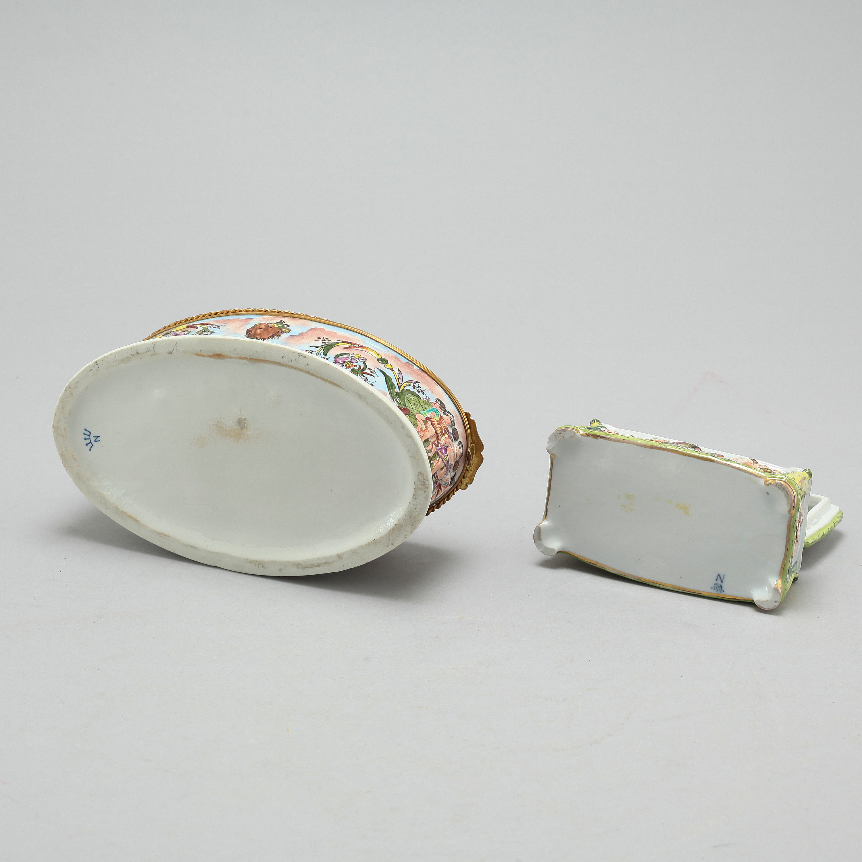 Two porcelain boxes in Capo di Monte style, 20th century. - Bukowskis