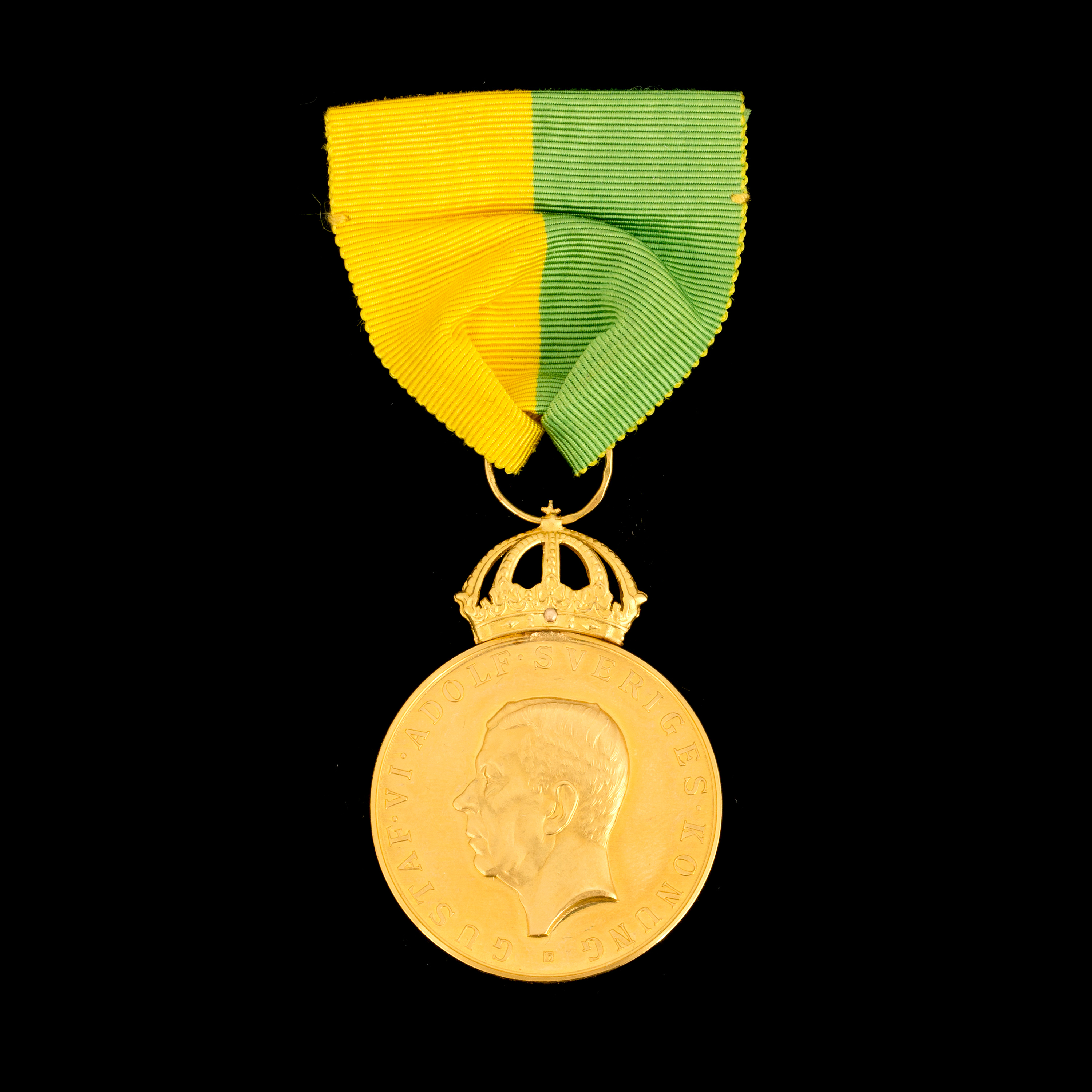 GULDMEDALJ, från Kungliga Patriotiska Sällskapet, 1966. Vikt ca 27 gram ...