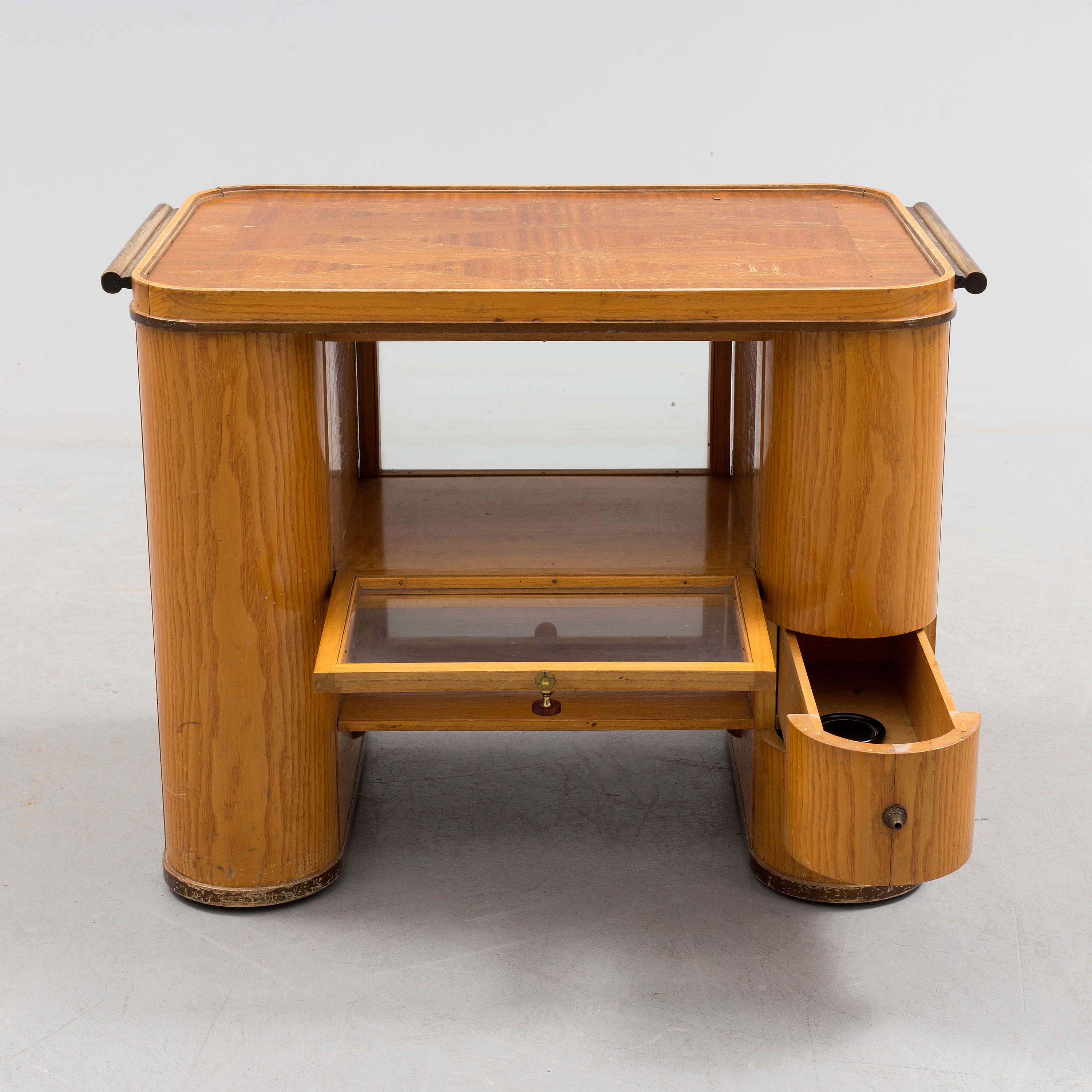A 1930s/1940s bar table. - Bukowskis