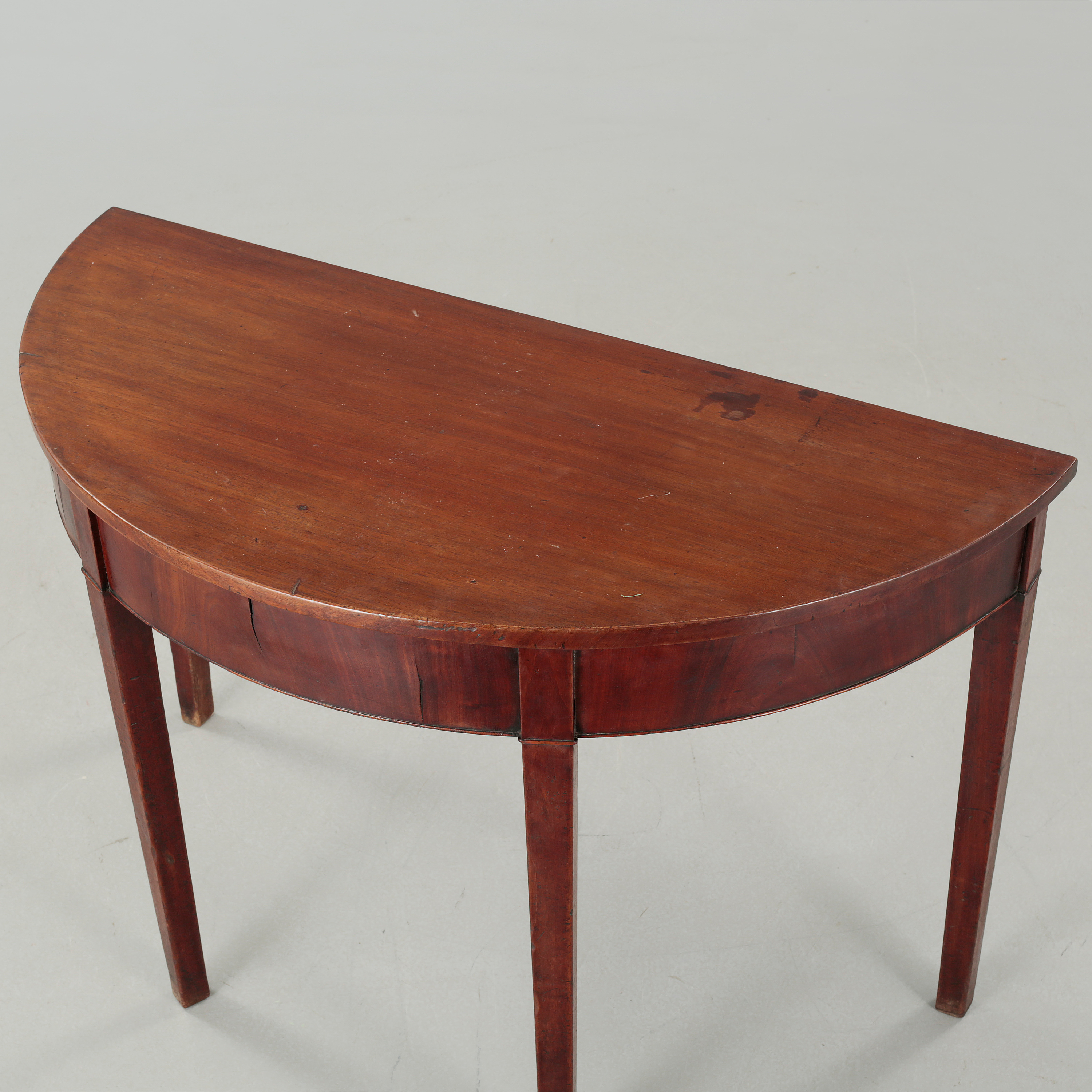 An 18th century George III table. - Bukowskis