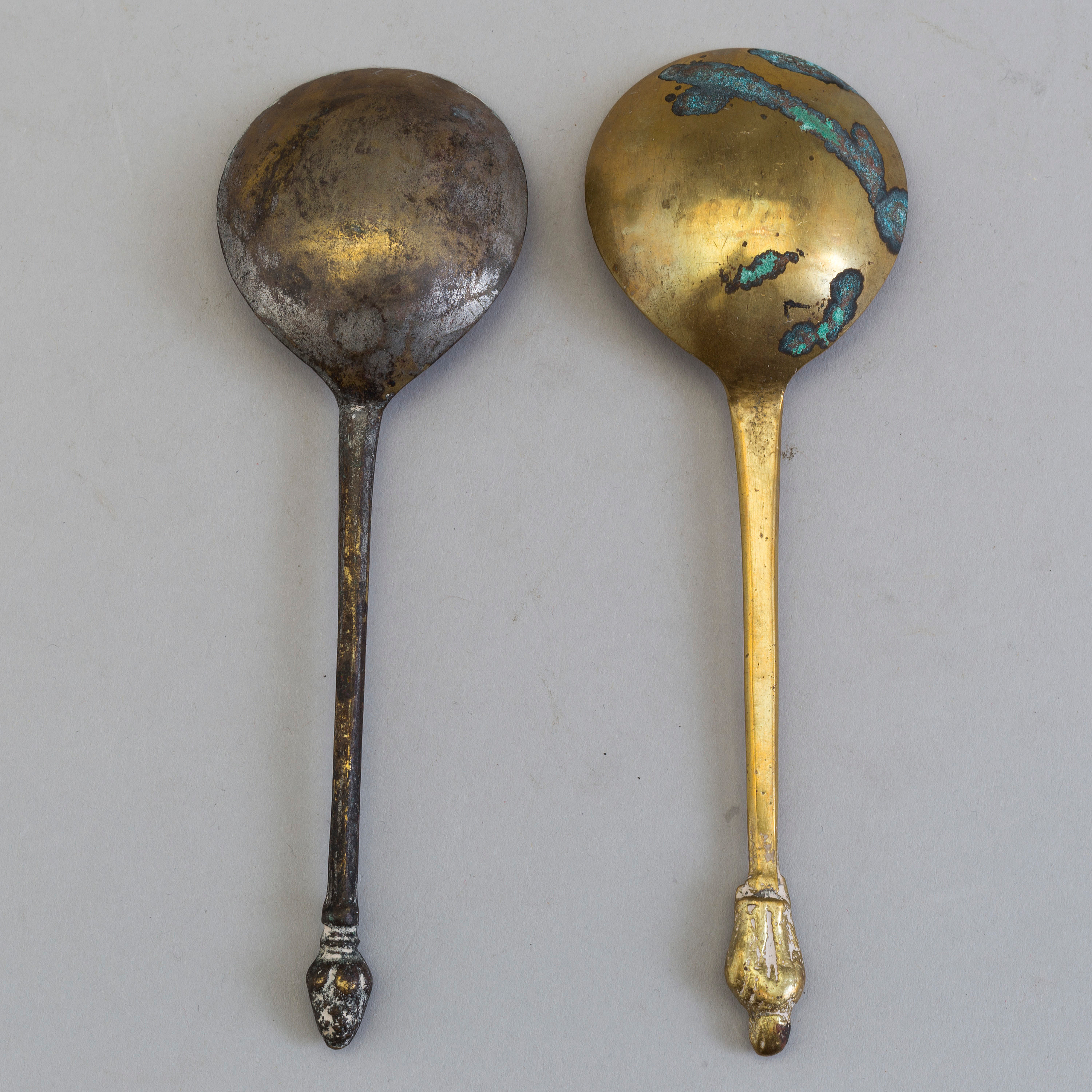 SKEDAR, 2 st, mässing. 17-1800-tal. - Bukowskis