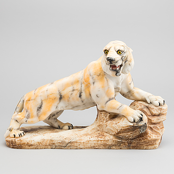 SKULPTUR, alabaster, tiger. 1900-tal. - Bukowskis