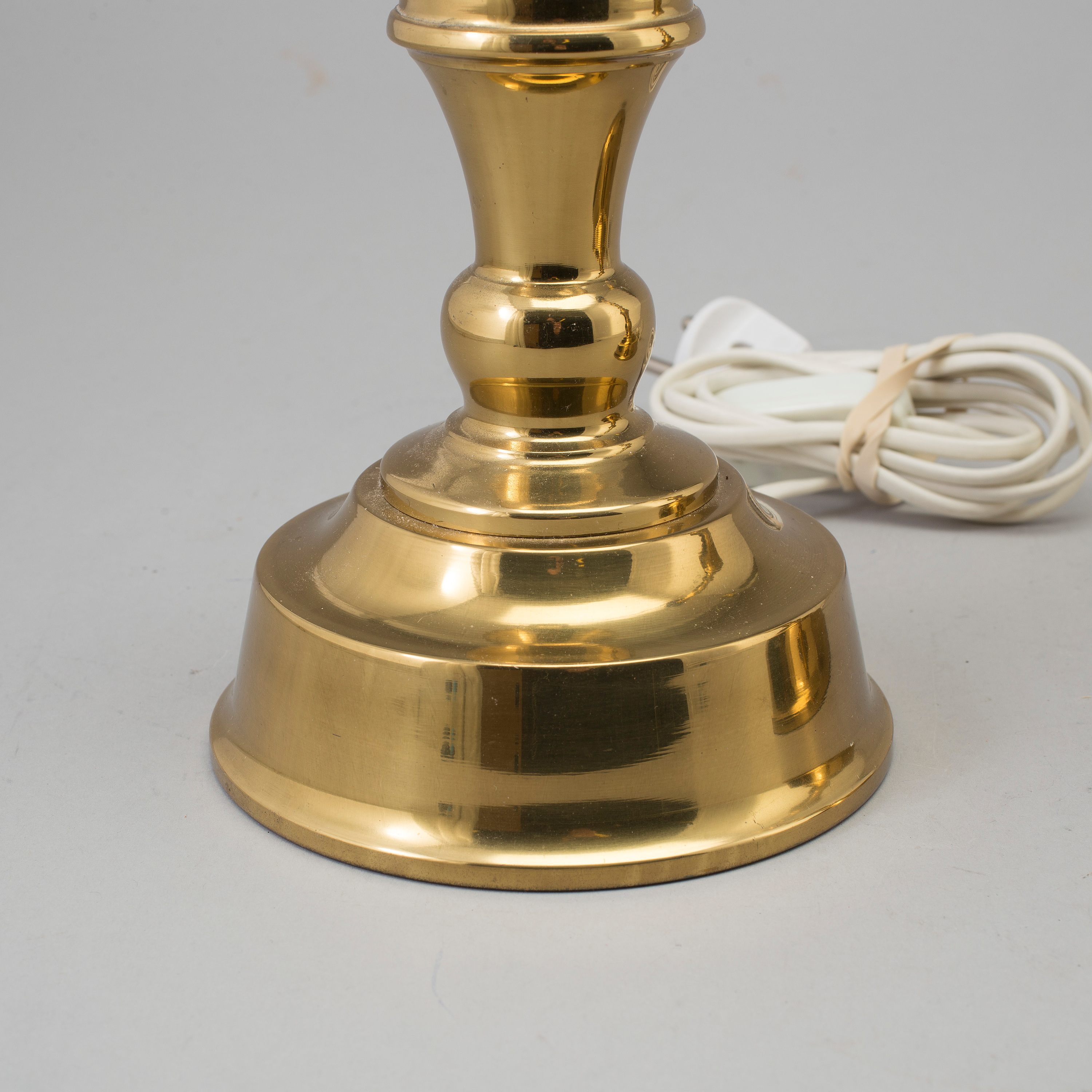 A pair of mid 29th century brass table lamps. - Bukowskis