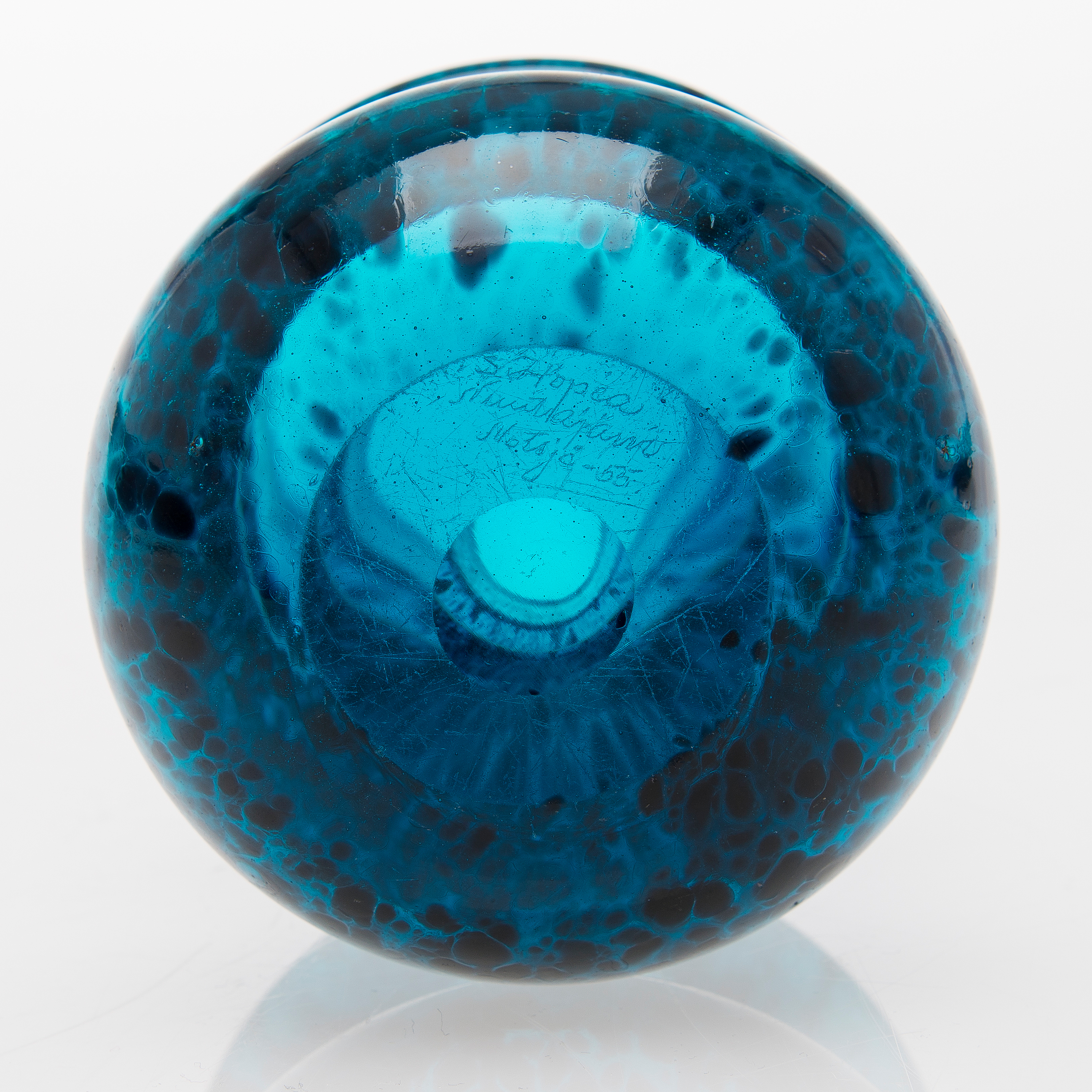 a turquoise glass vase. - Bukowskis