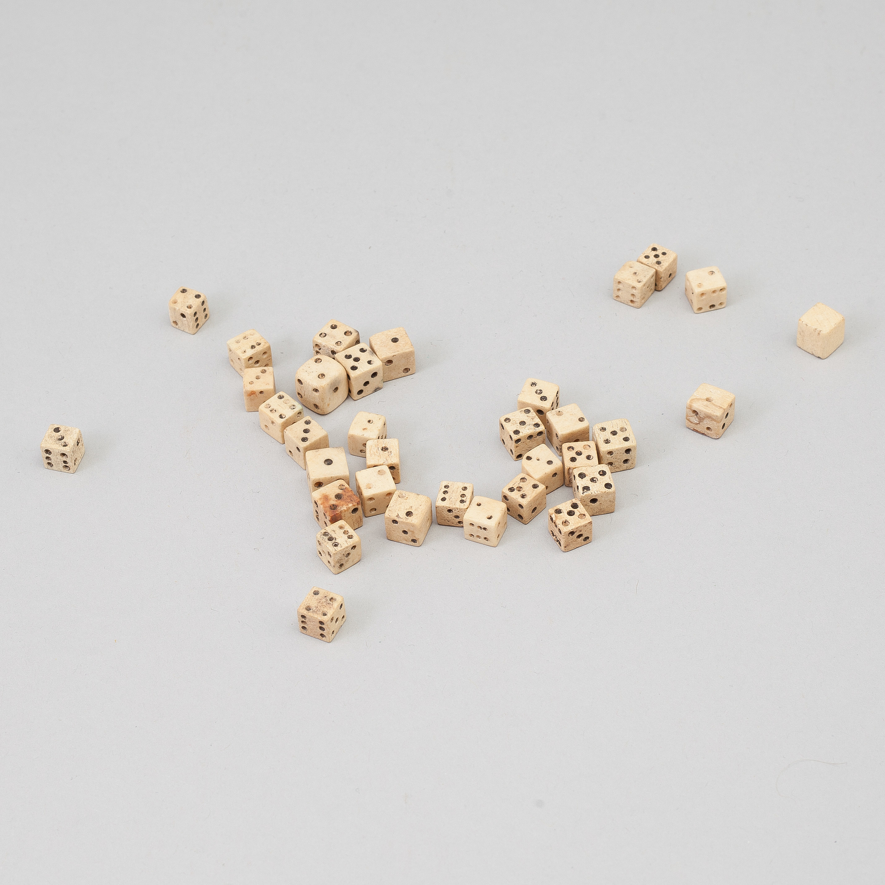 a collection of 34 miniature dice, bone, 19th century. - Bukowskis