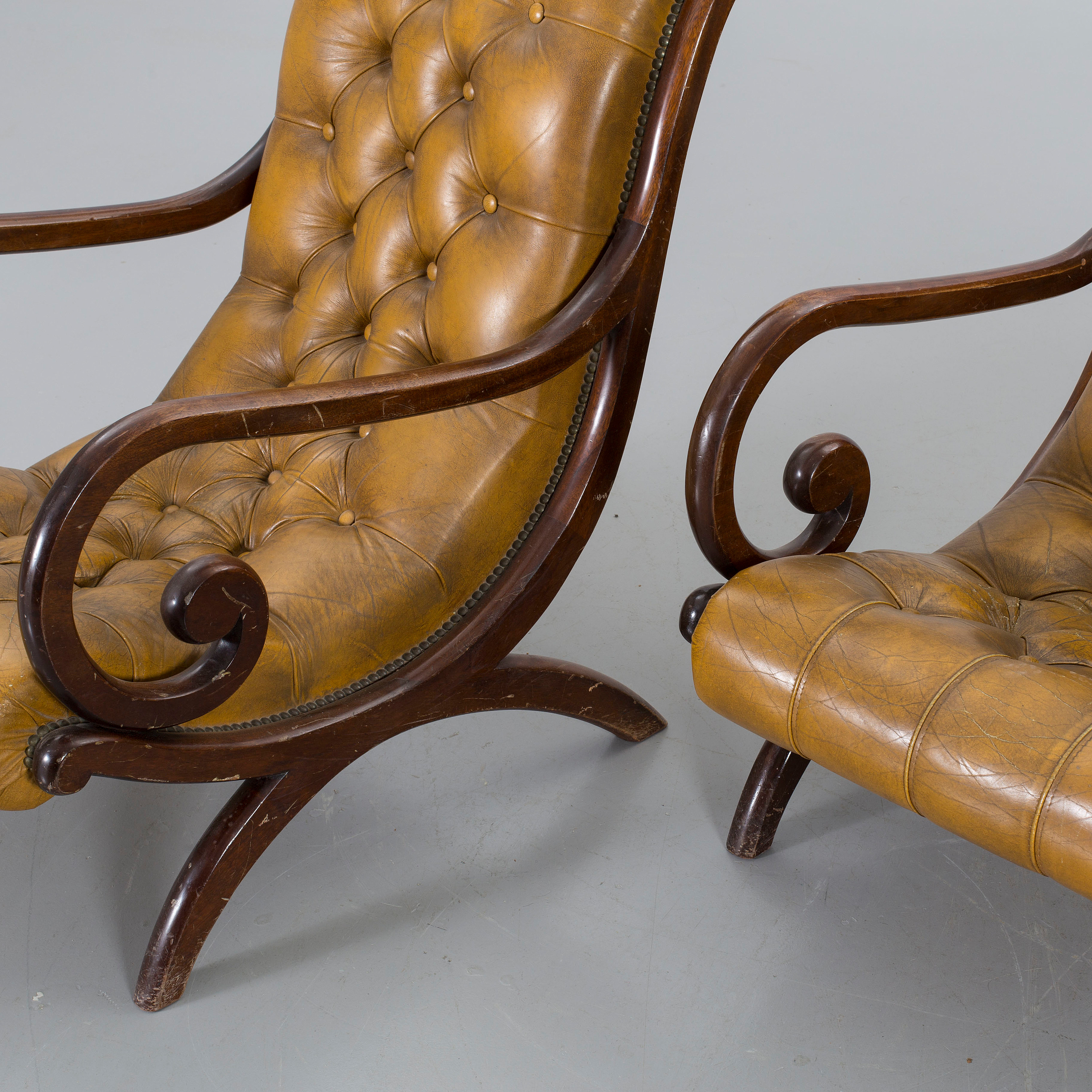 Two armchairs, British style. - Bukowskis