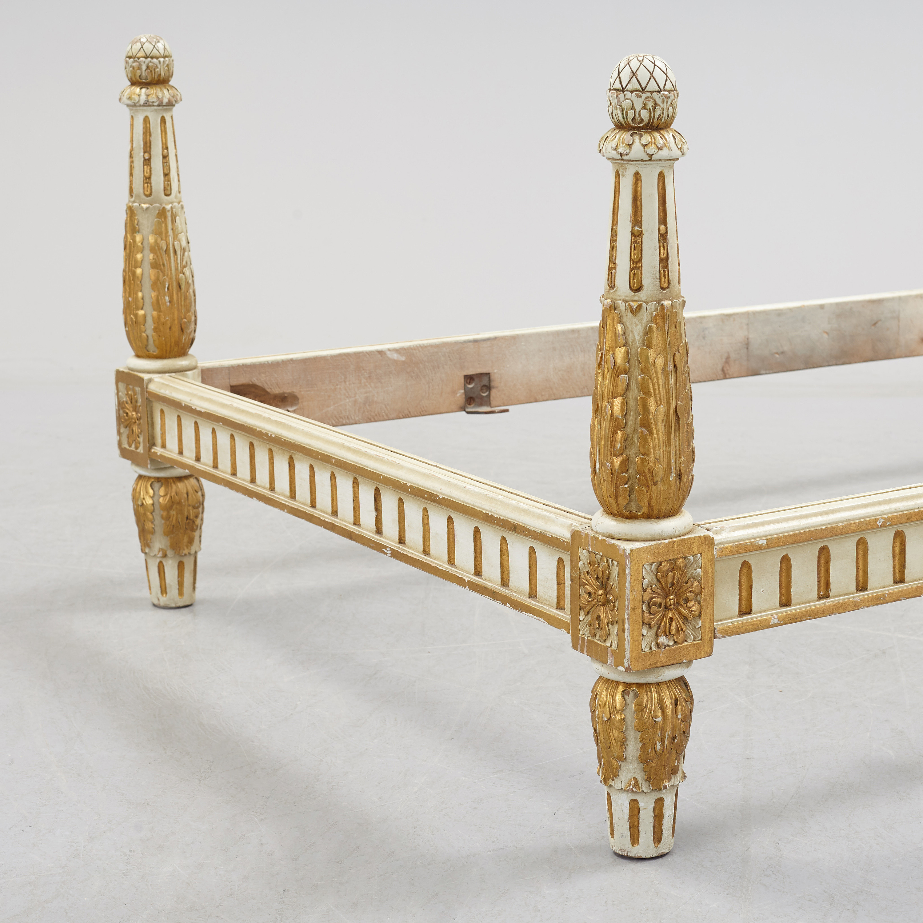 A circa 1900 Louis Seize style bed. - Bukowskis