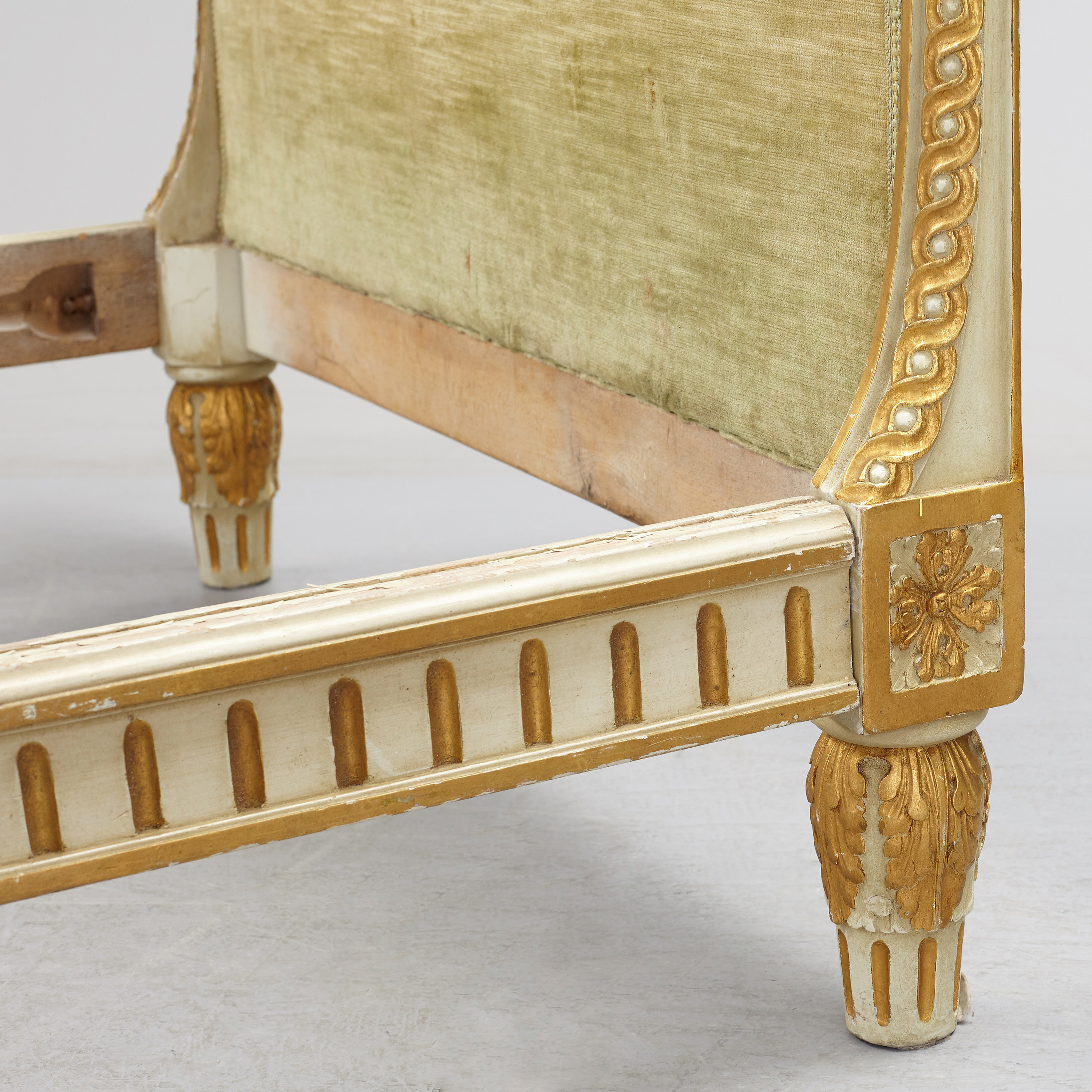 A circa 1900 Louis Seize style bed. - Bukowskis