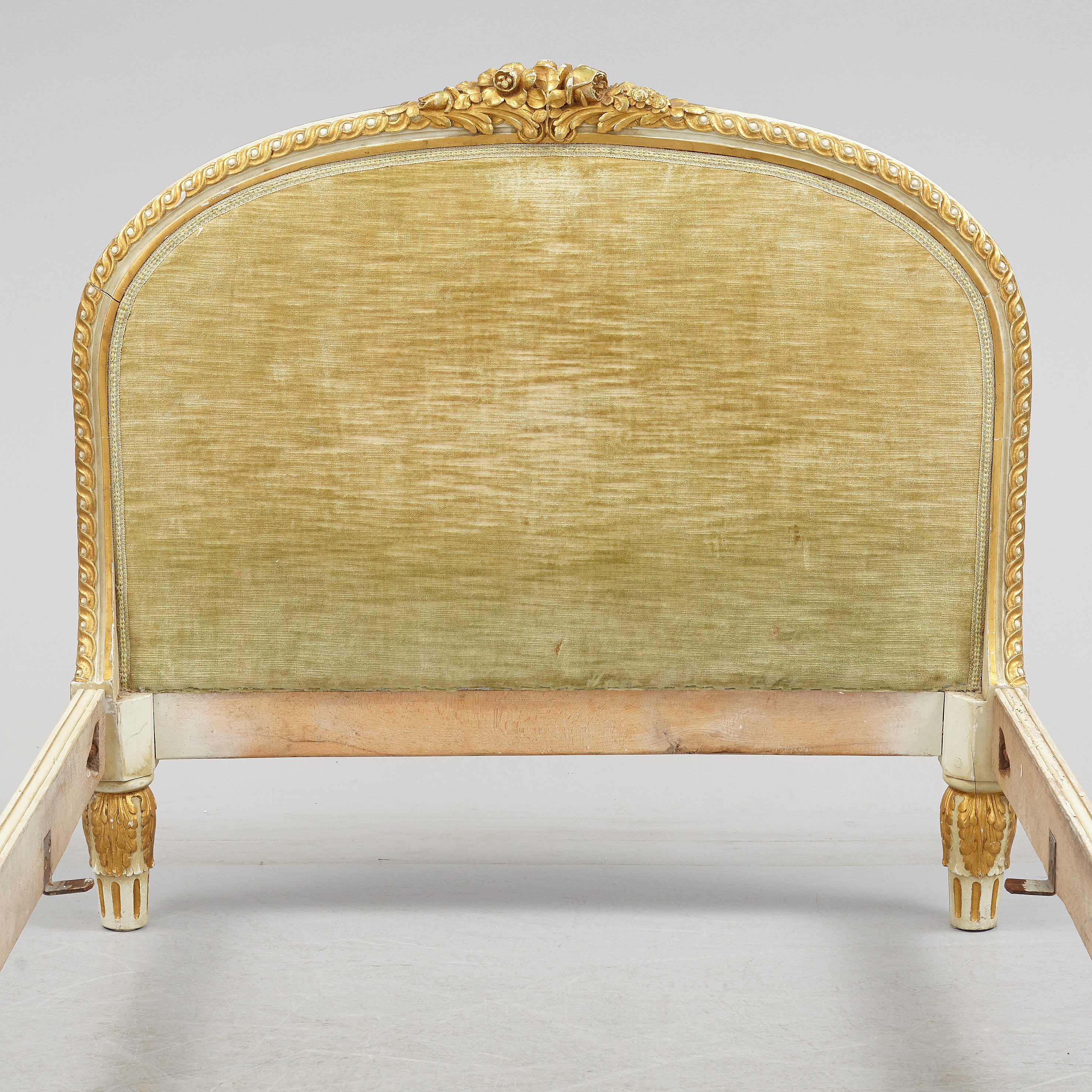 A circa 1900 Louis Seize style bed. - Bukowskis