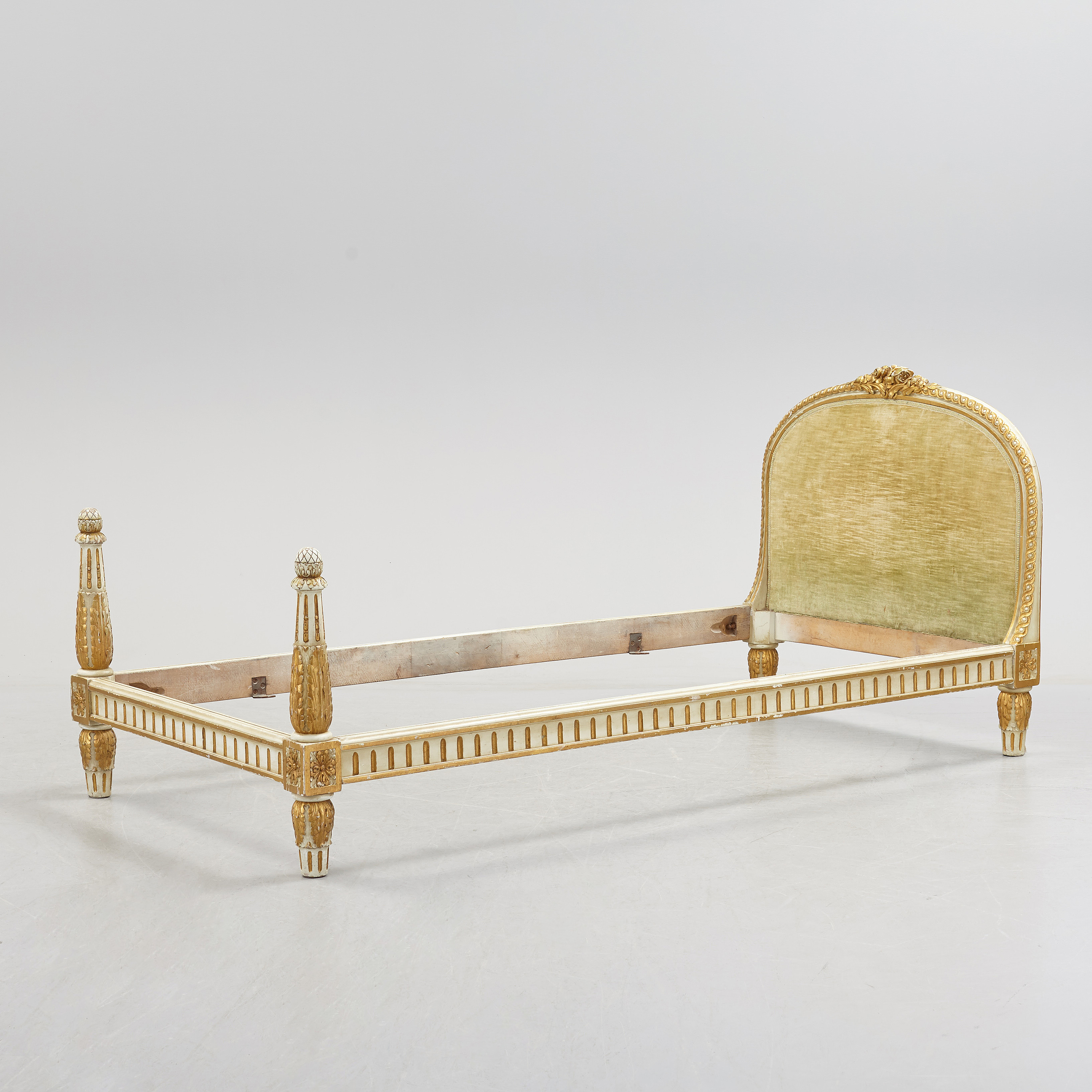 A circa 1900 Louis Seize style bed. - Bukowskis