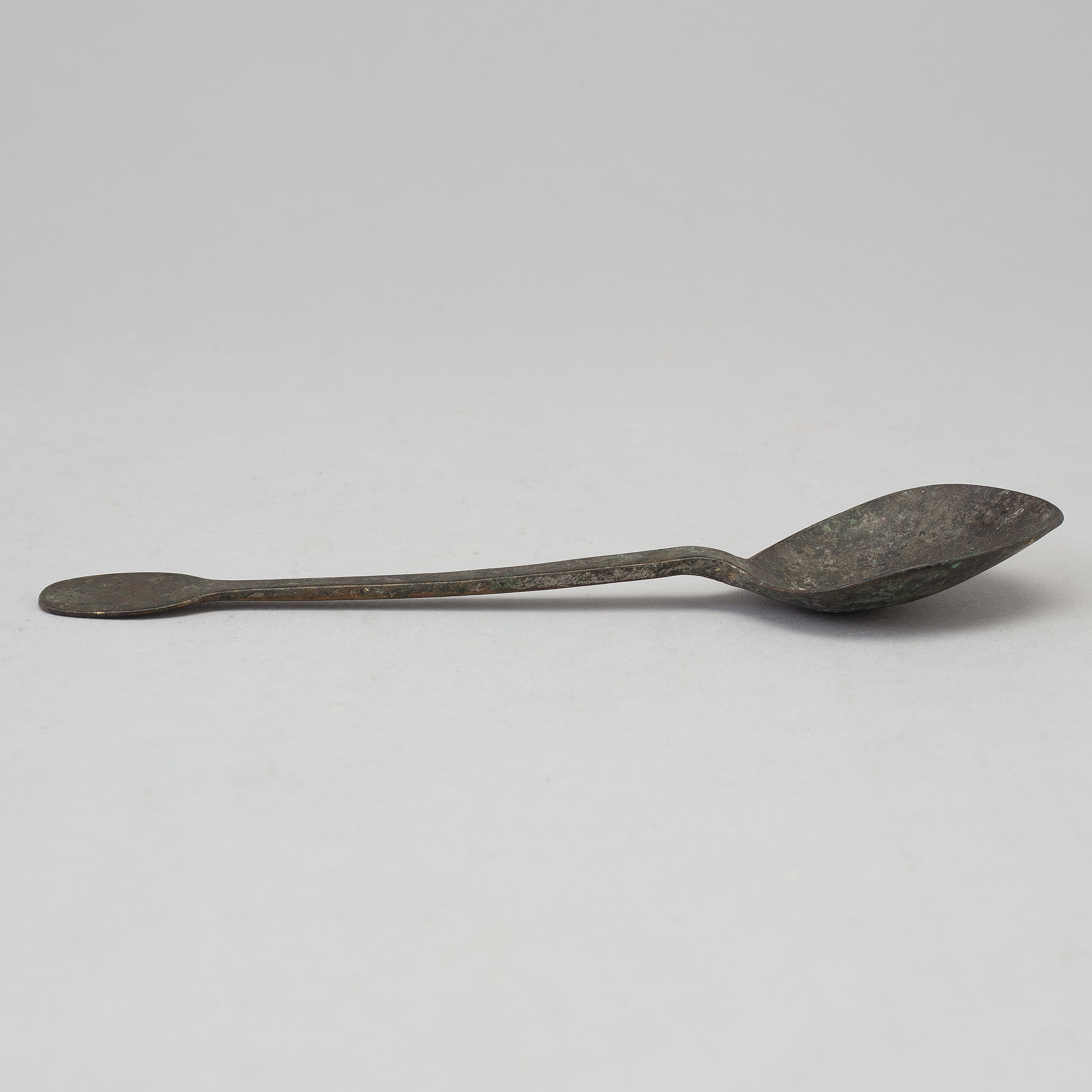 A BRONZE SPOON, possibly 16th/17th century. - Bukowskis