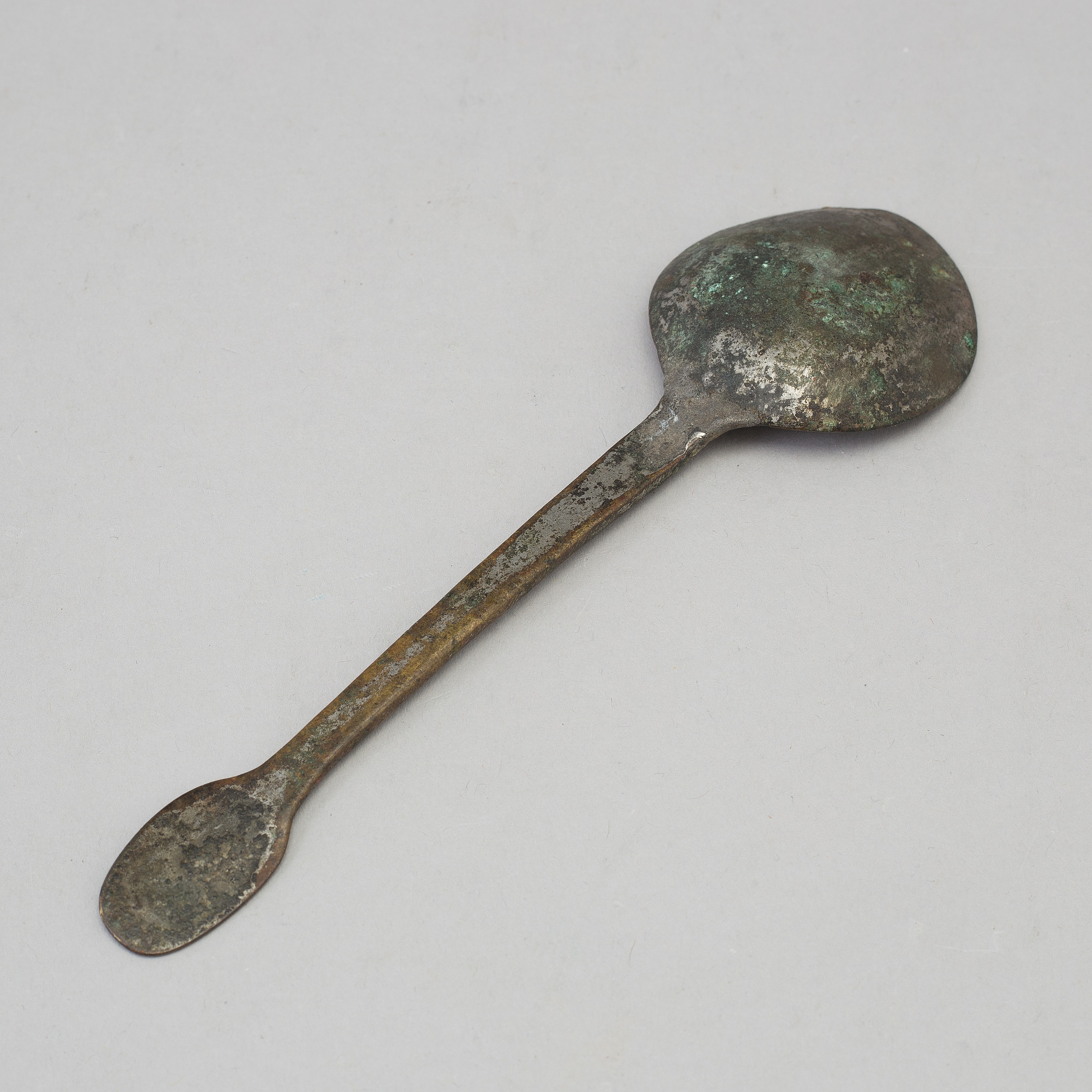 A BRONZE SPOON, possibly 16th/17th century. - Bukowskis