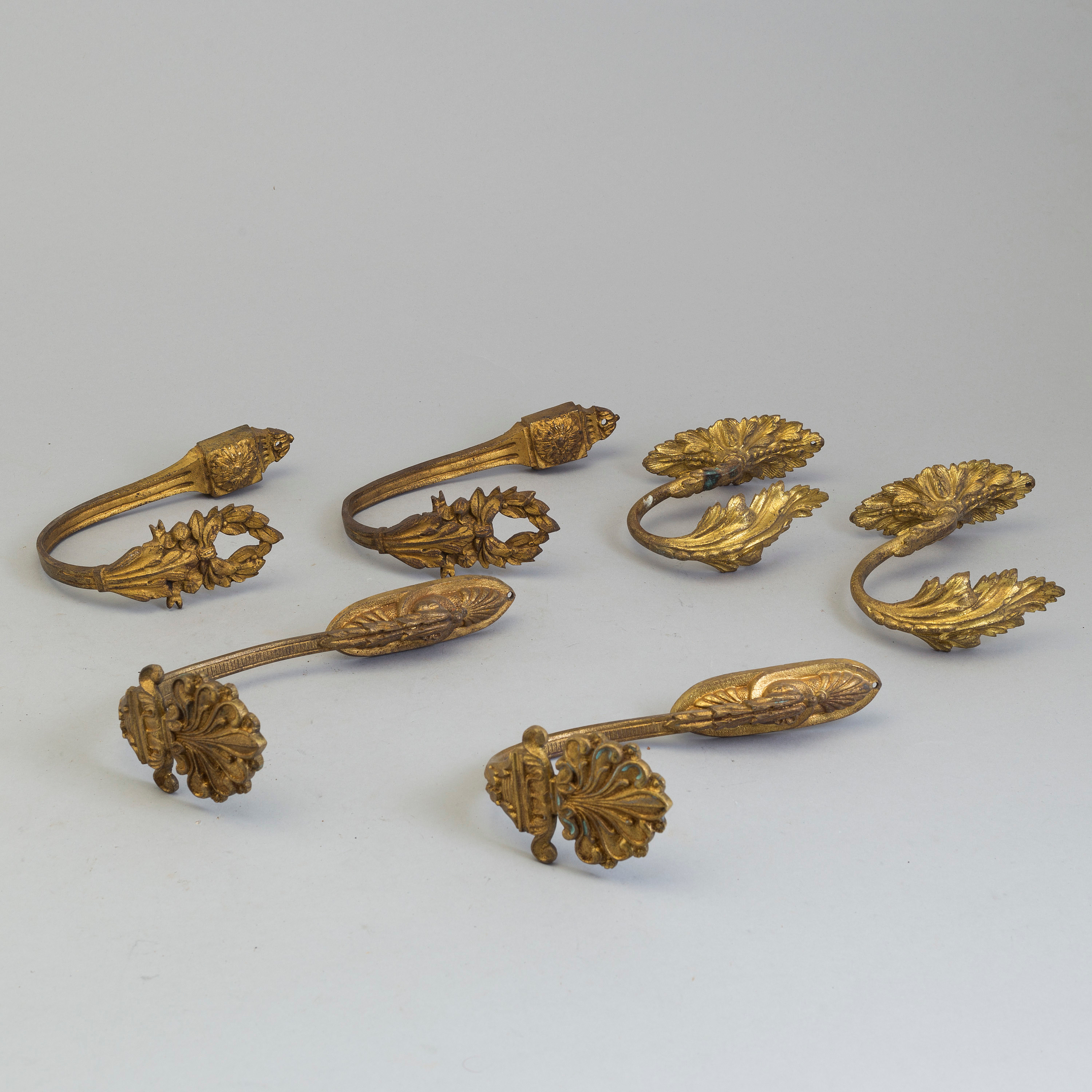 SIX BRONZE CURTAIN TIE-BACKS (2+2+2), 19th century. - Bukowskis