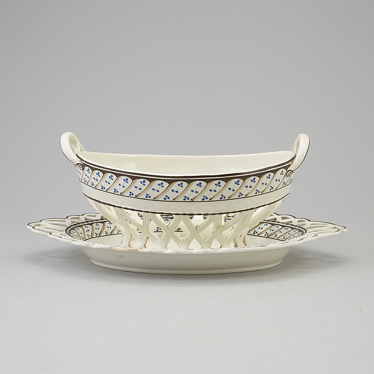 A CREAMWARE JARDINIERE AND PLATE, St Anthony's Pottery (Sewell Donkin ...