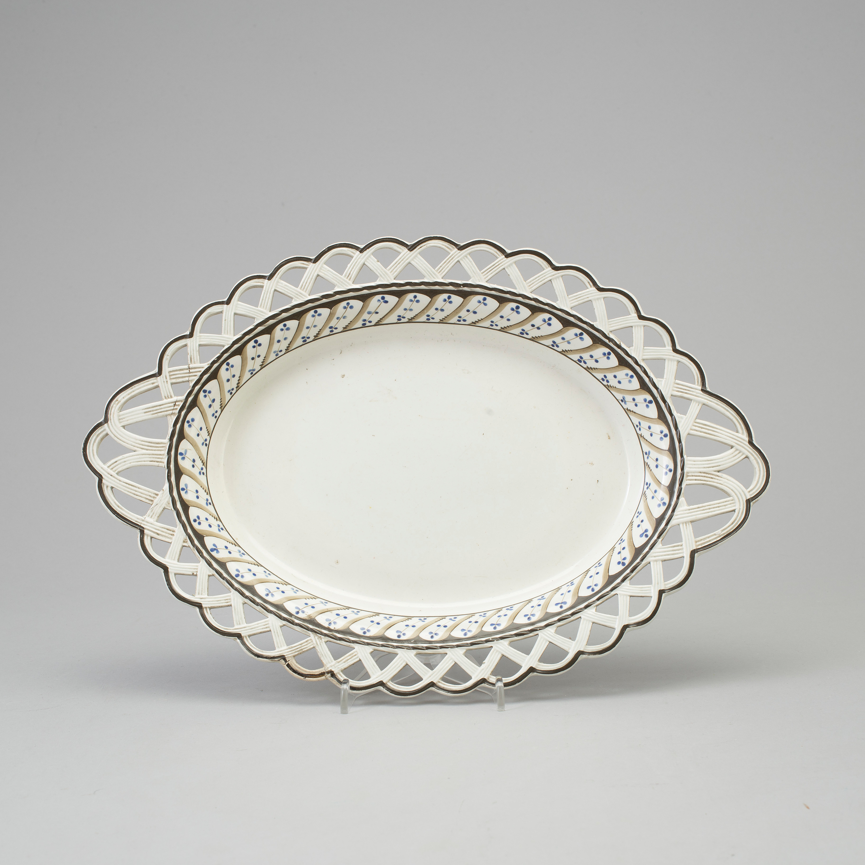 A CREAMWARE JARDINIERE AND PLATE, St Anthony's Pottery (Sewell Donkin ...